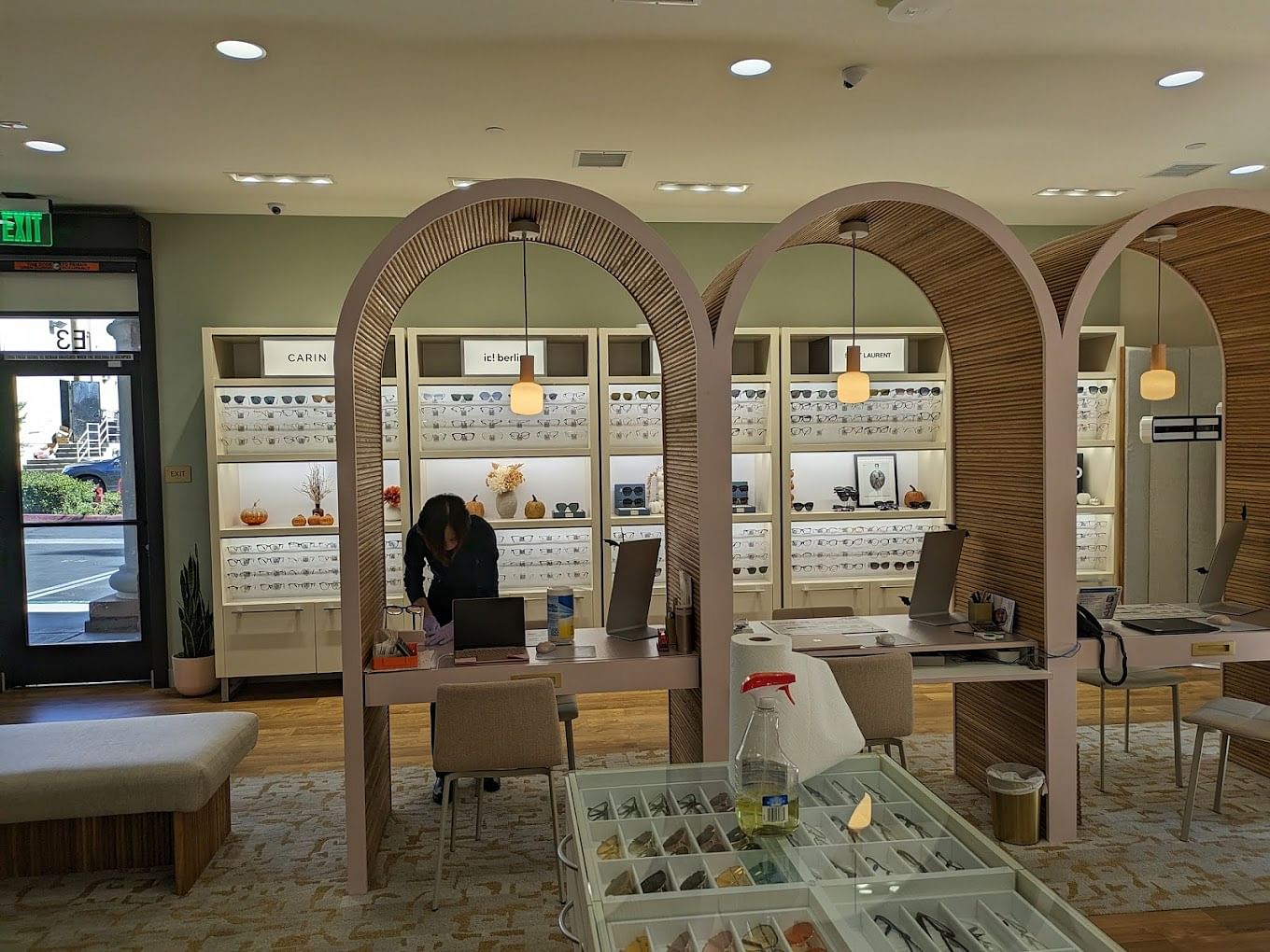 Bright Vision Optometry & Retail | Evelyne Chokkattu | Archinect Bright Vision Optometry & Retail | Evelyne Chokkattu | Archinect