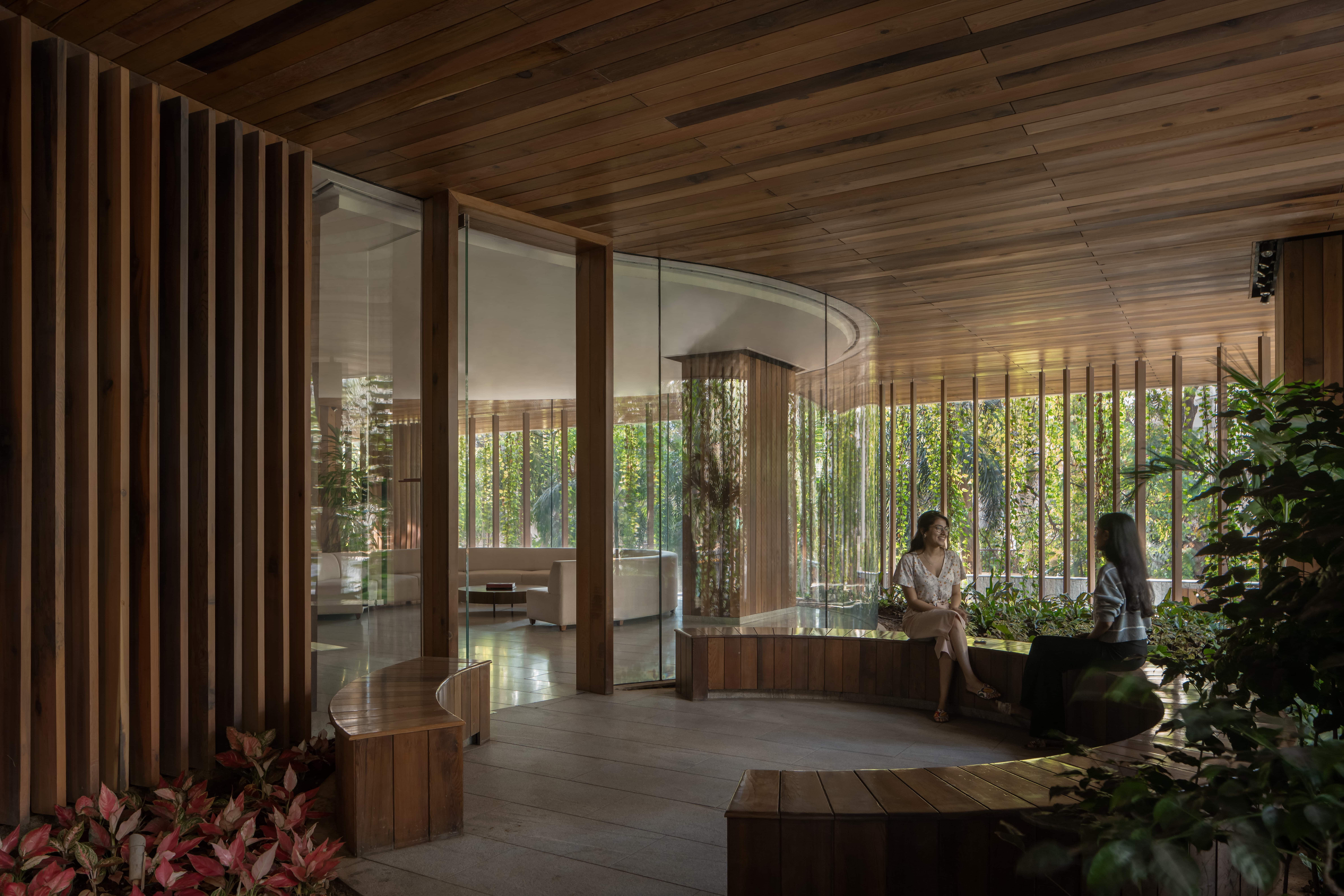 SOM completes lush, high-end residential tower in Mumbai | News | Archinect