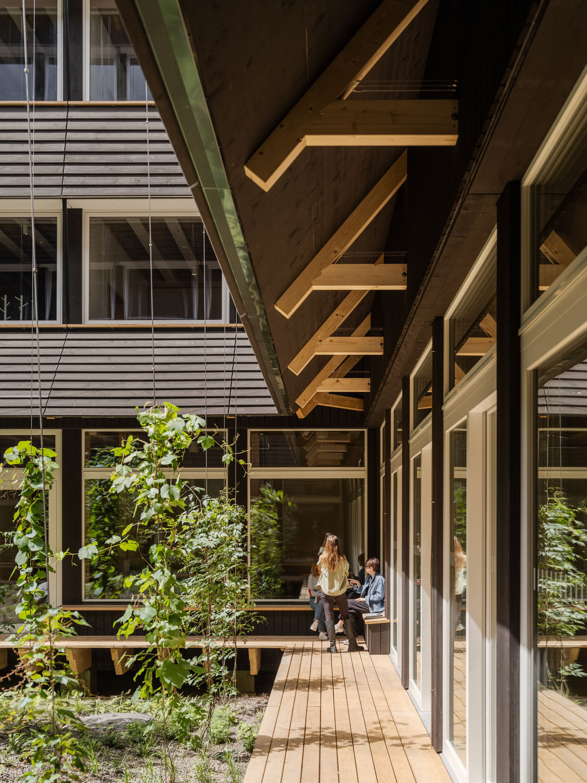 Bokep indo 18.com hermes is a slender tallish woman with