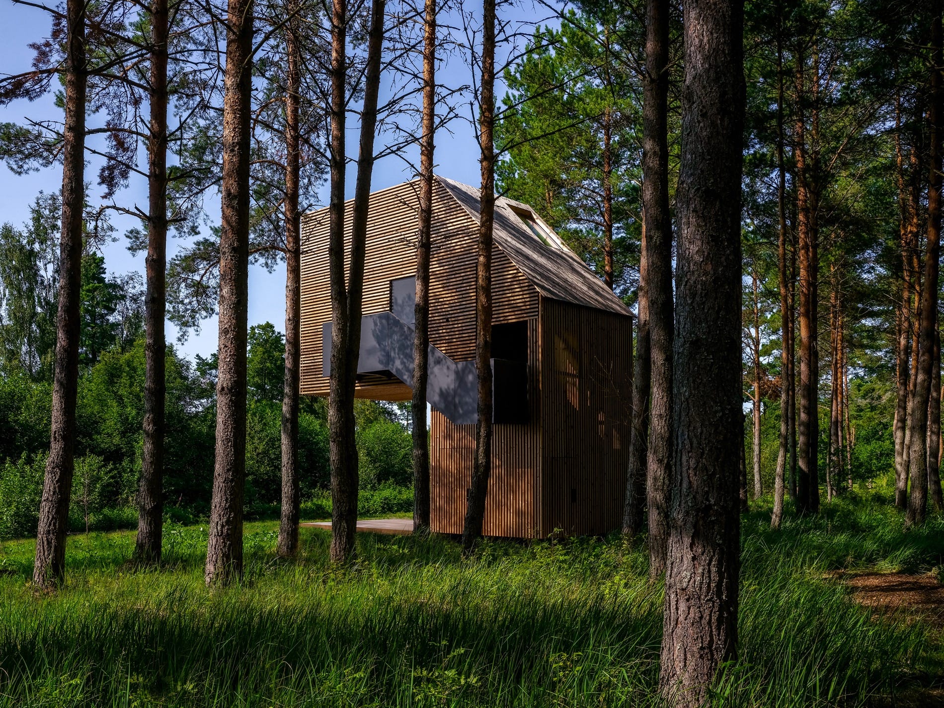 This cantilevering modular treehouse peeks into the Estonian wilderness ...