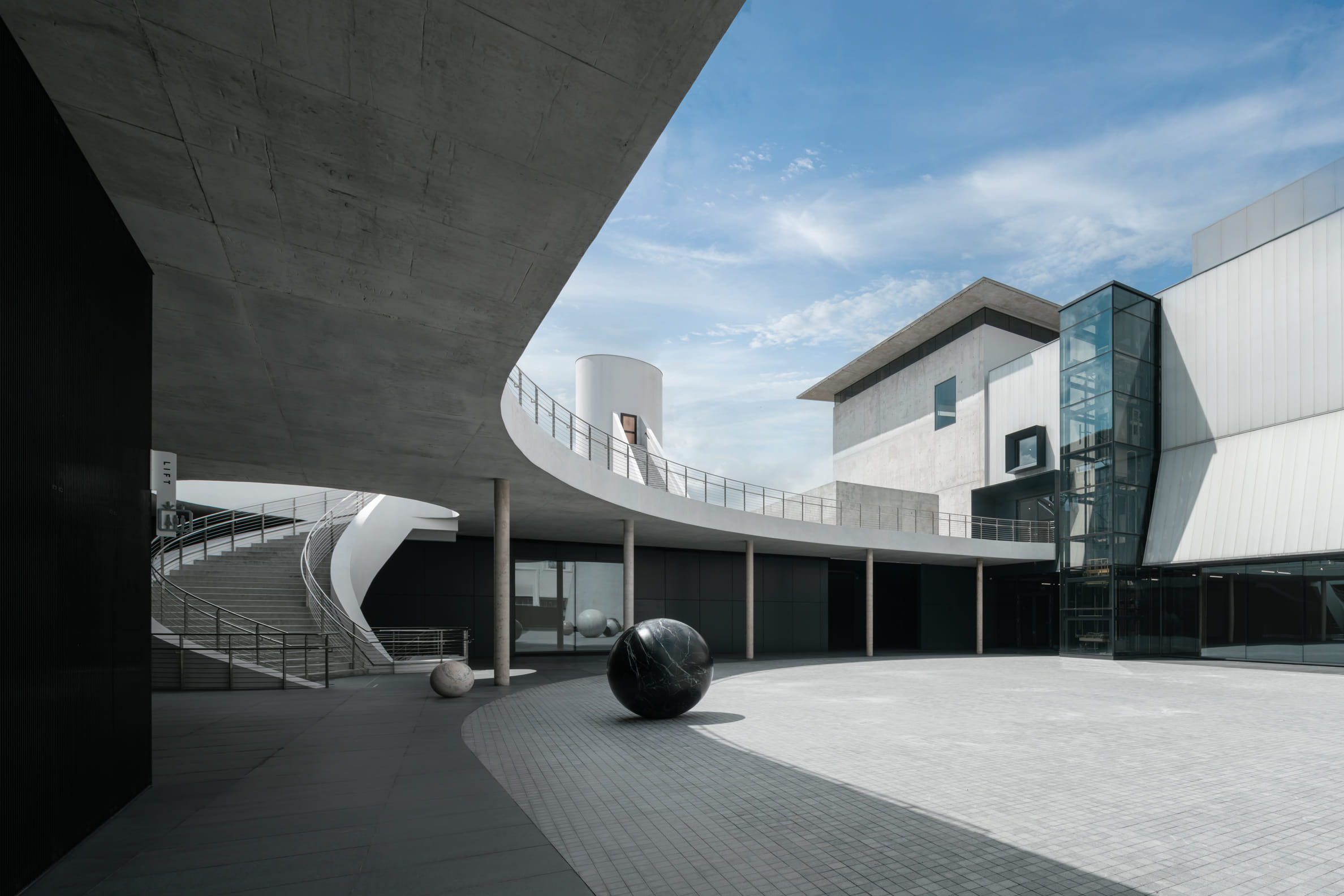 WHY Architecture repurposes Bangkok warehouse as contemporary art ...