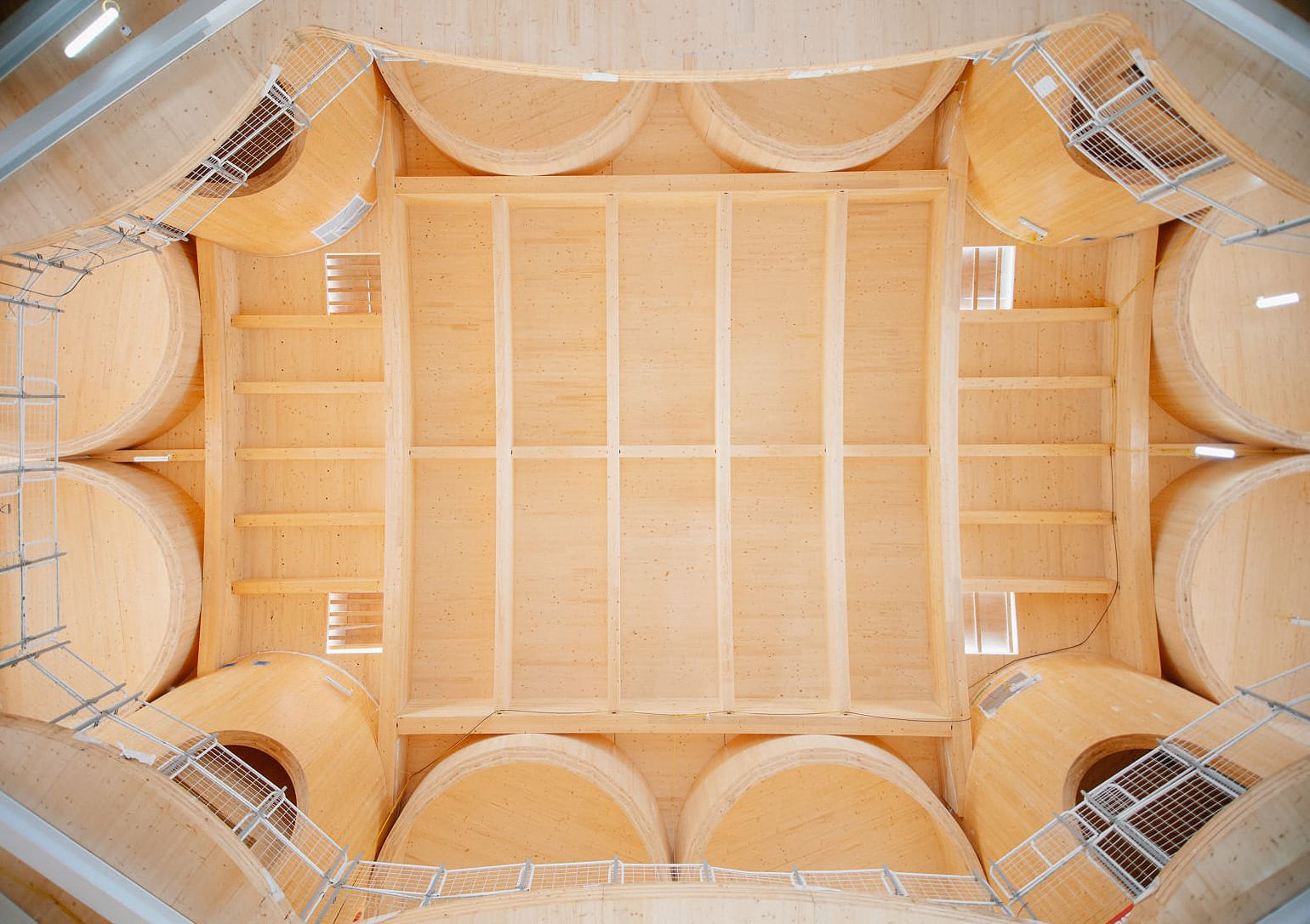 Heatherwick Studio tops out UK pharma hub with curving timber structure ...