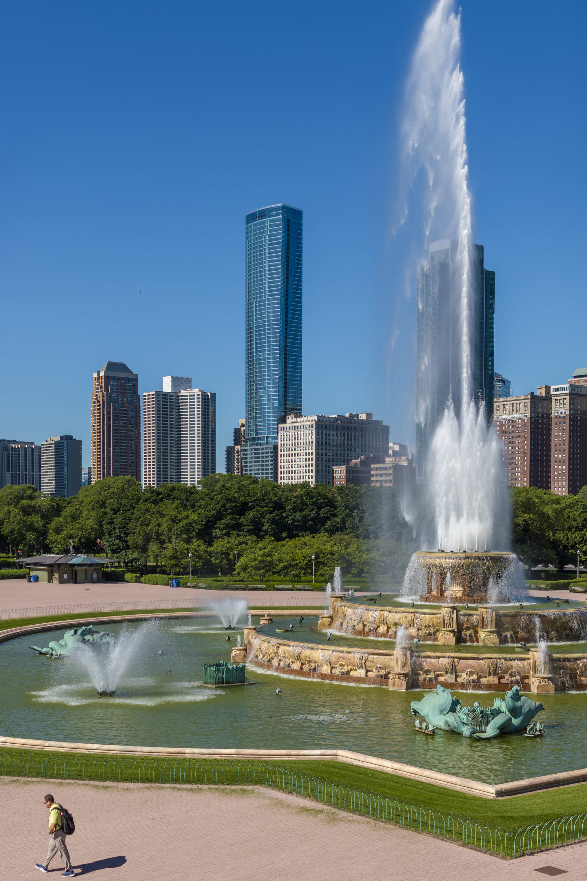 One of Helmut Jahn's final designs distinguishes itself on the Chicago skyline | Gallery | Archinect