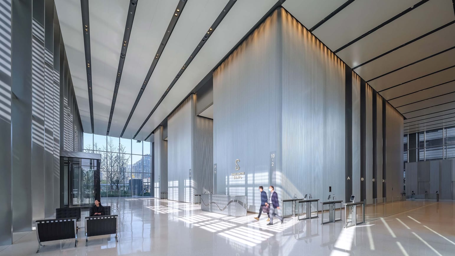 Foster + Partners completes landmark 42-story office tower in Shanghai ...