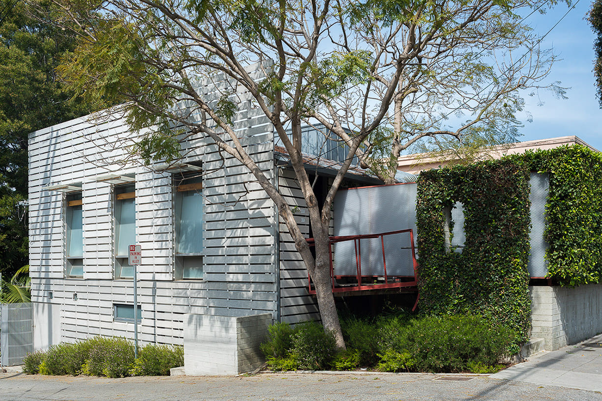 Want to live in Thom Mayne's iconic Sixth Street House? | News | Archinect