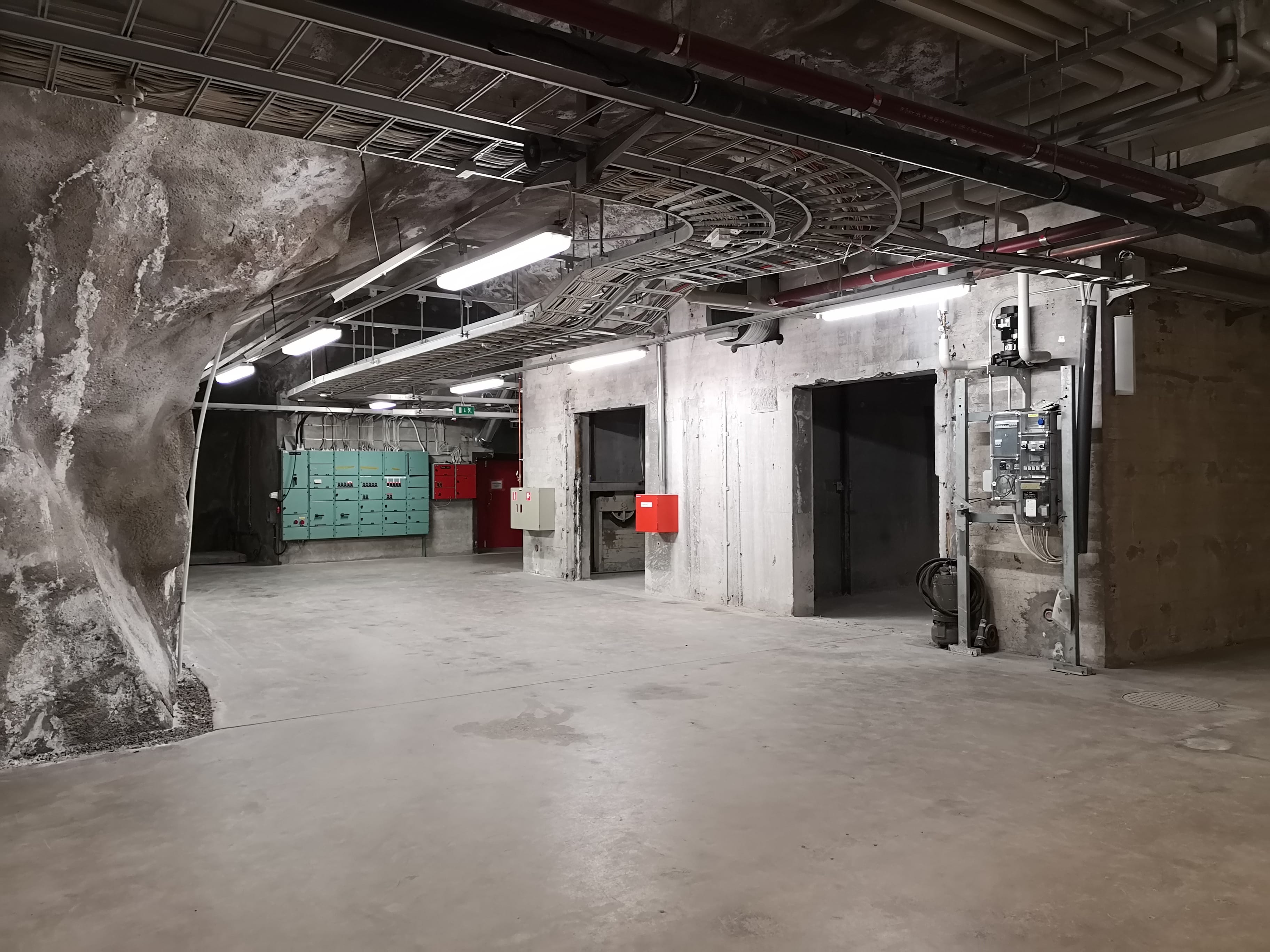 As the threat of war mounts, Finland’s high-tech bomb shelter system ...