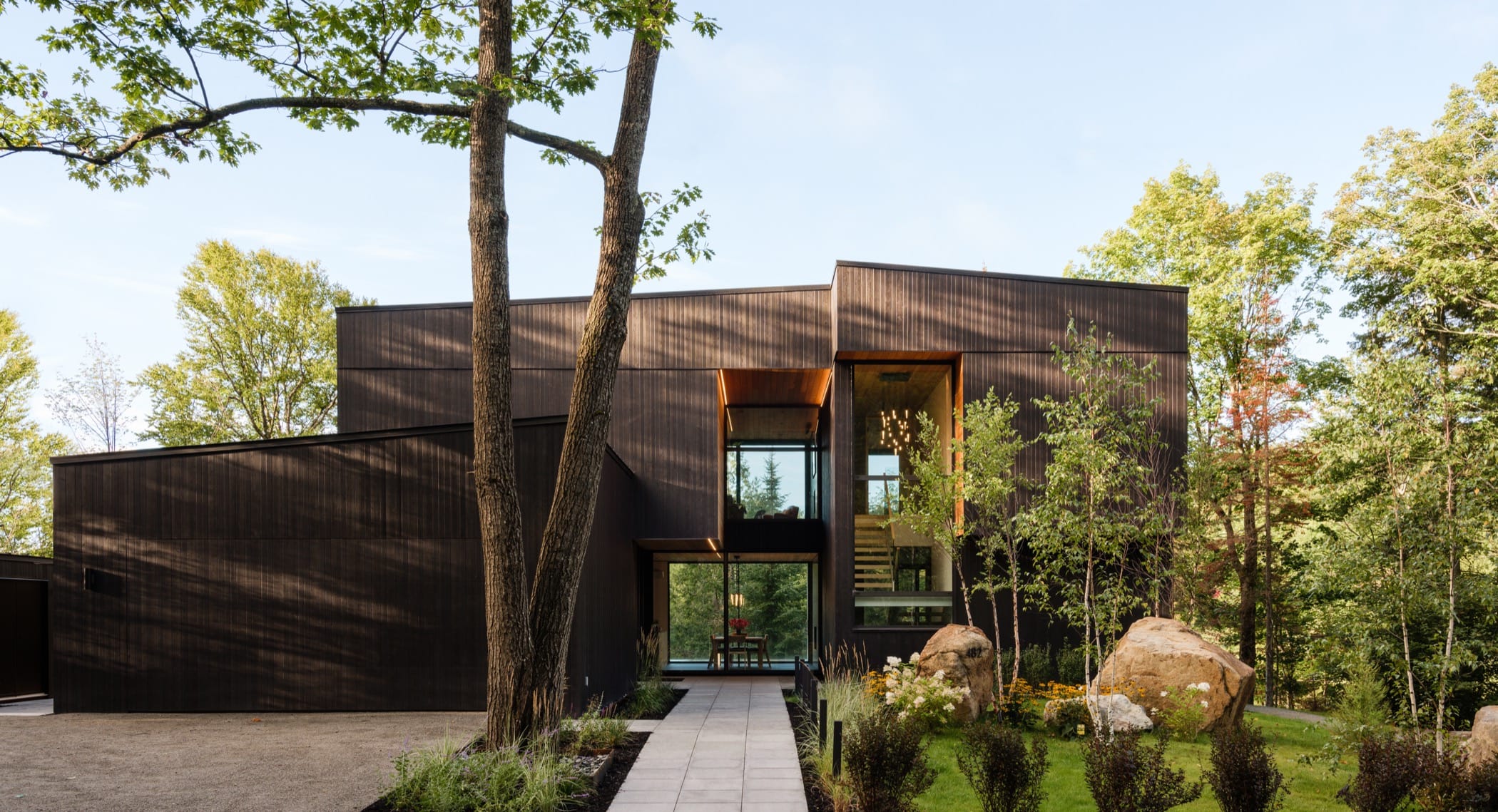 MU Architecture’s lakeside Quebec residence is an ‘ode to the beauty of ...