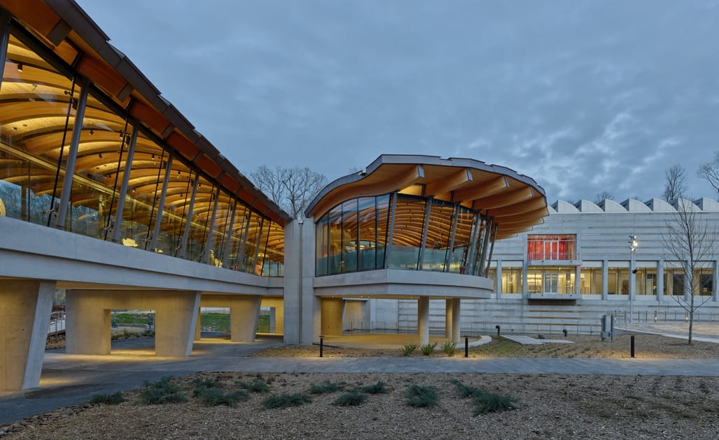 Inside Safdie’s new Crystal Bridges Museum expansion that bridges over ...