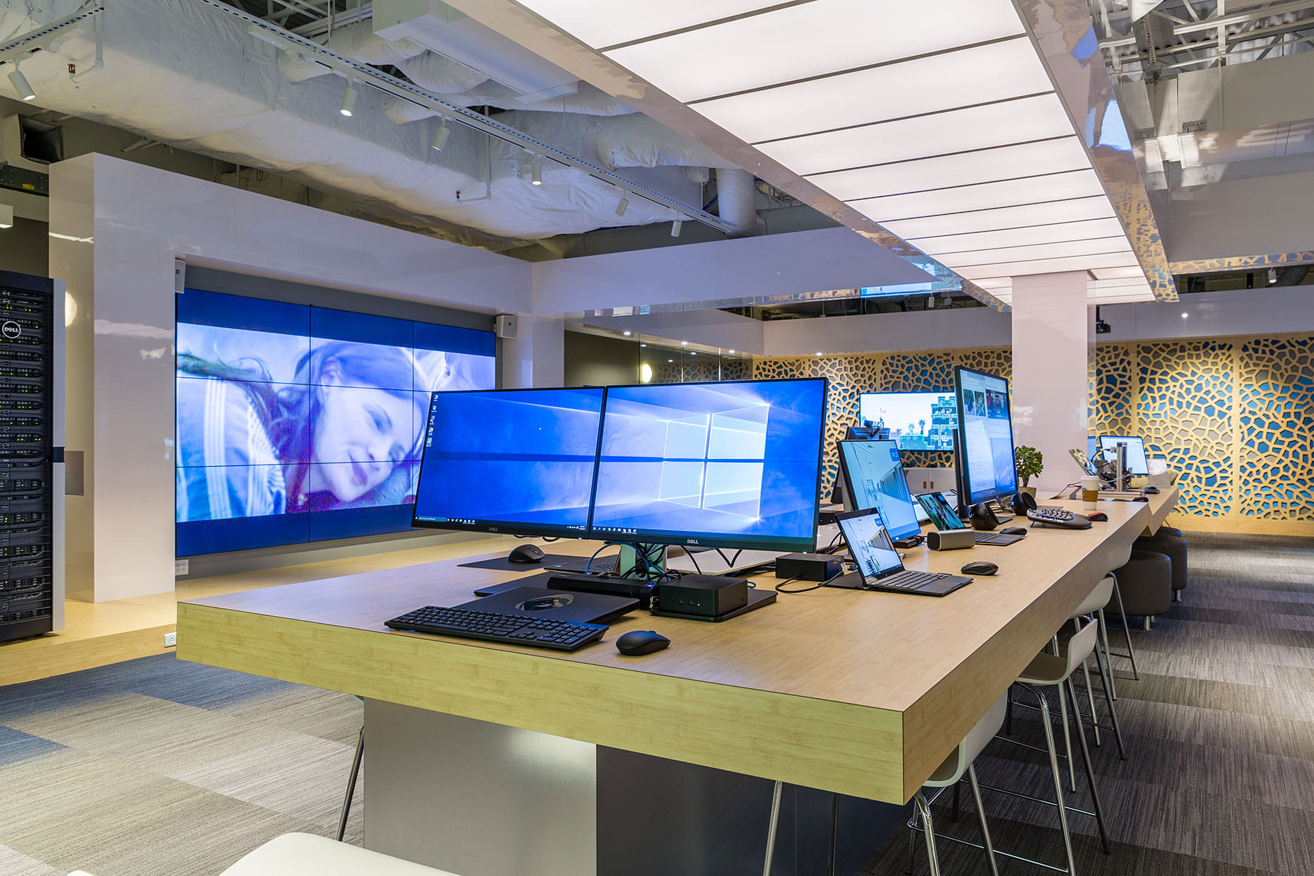 Dell Experience Lounge | Cushing Terrell | Archinect