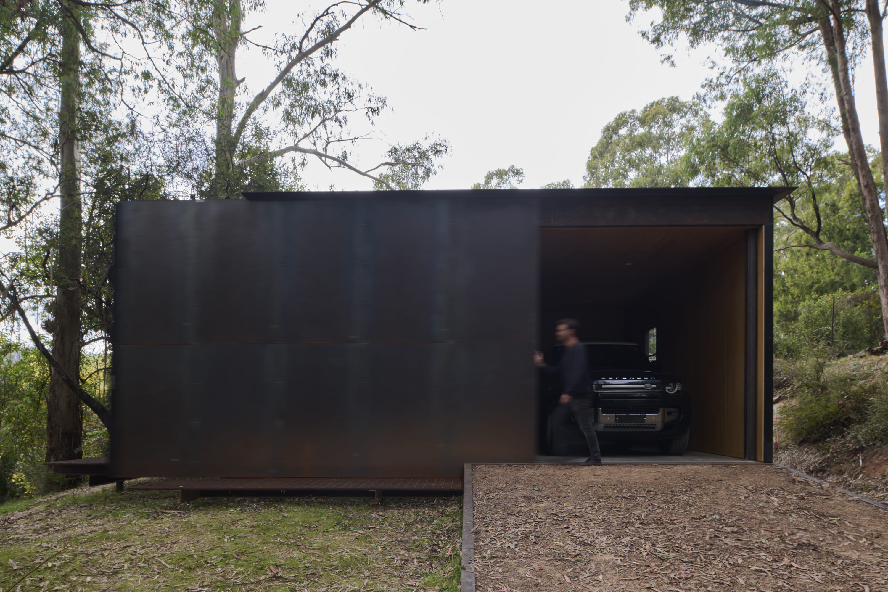 Robbie Walker's Sawmill Treehouse blends into the trees through its ...