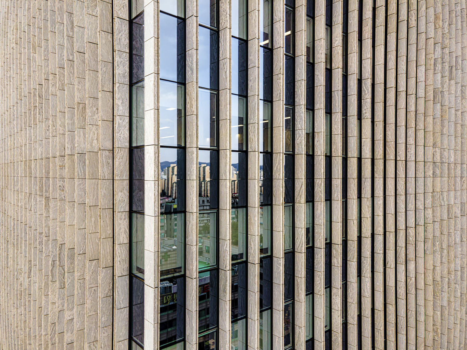 Kohn Pedersen Fox shares images of newly completed Bundang Doosan Tower ...