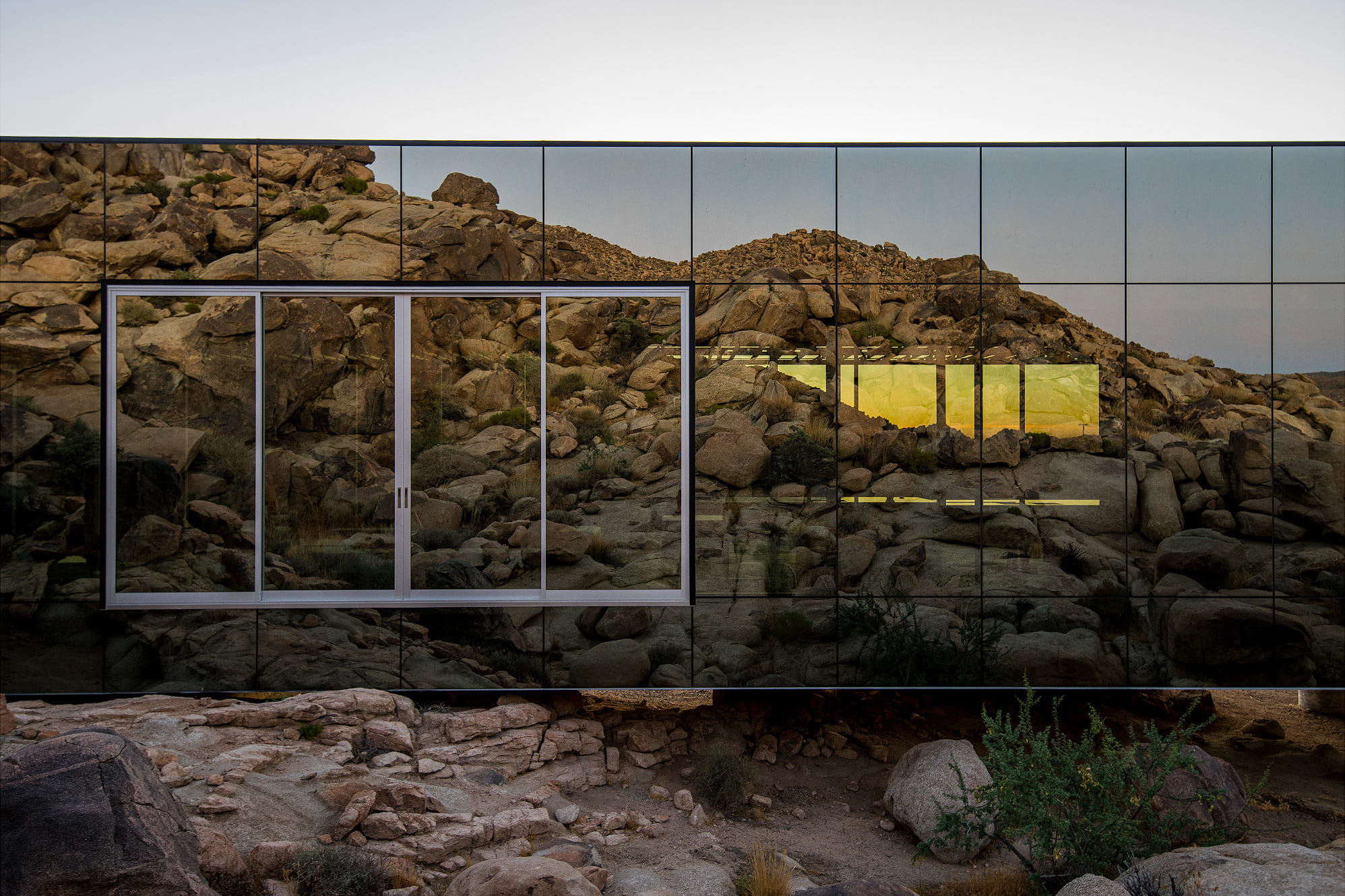 Joshua Tree’s mirrored Invisible House lists for $18 million | News ...