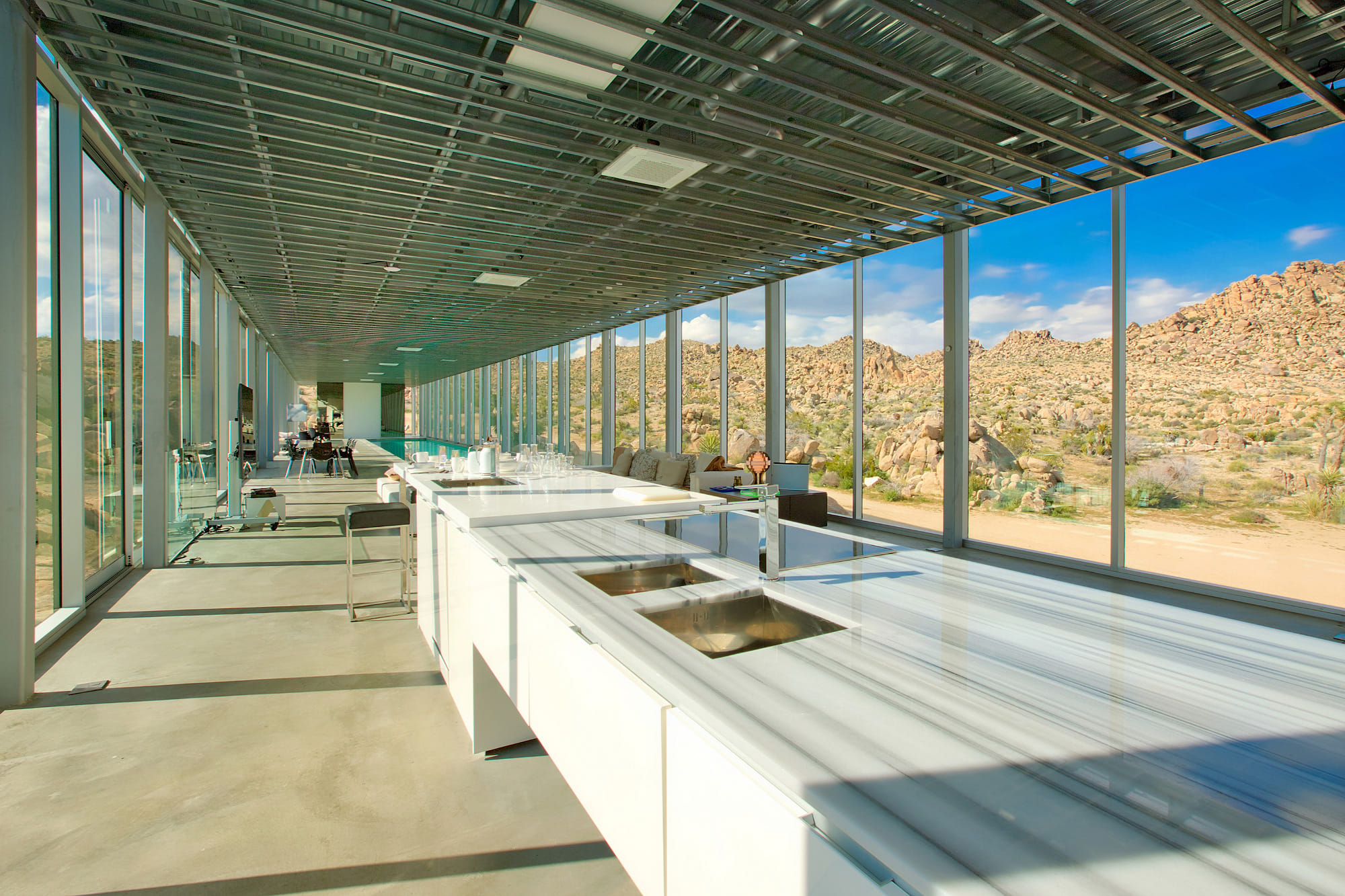 Joshua Tree’s mirrored Invisible House lists for $18 million | News ...