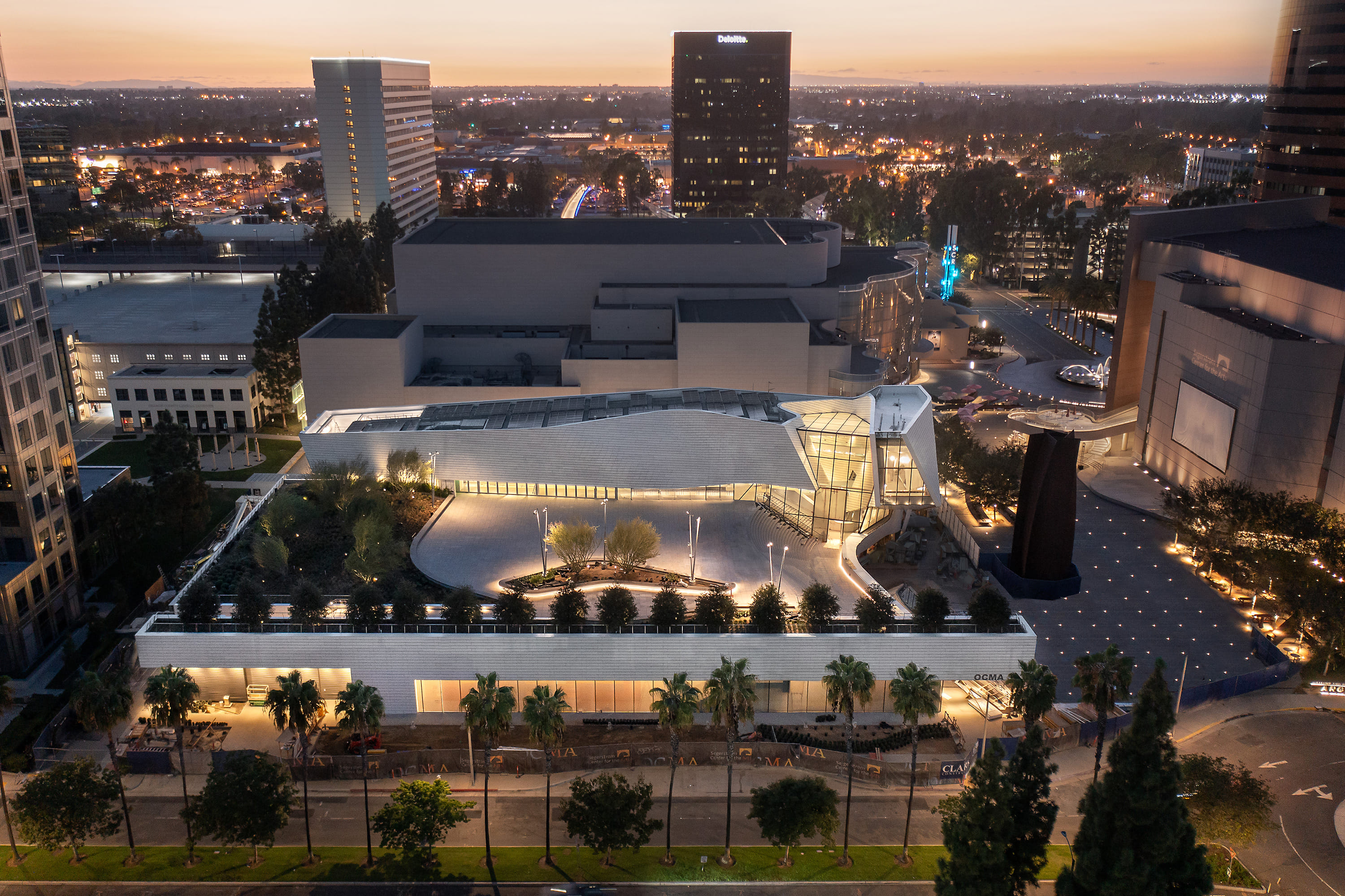 First photos of Morphosis' soon-to-open Orange County Museum of Art ...