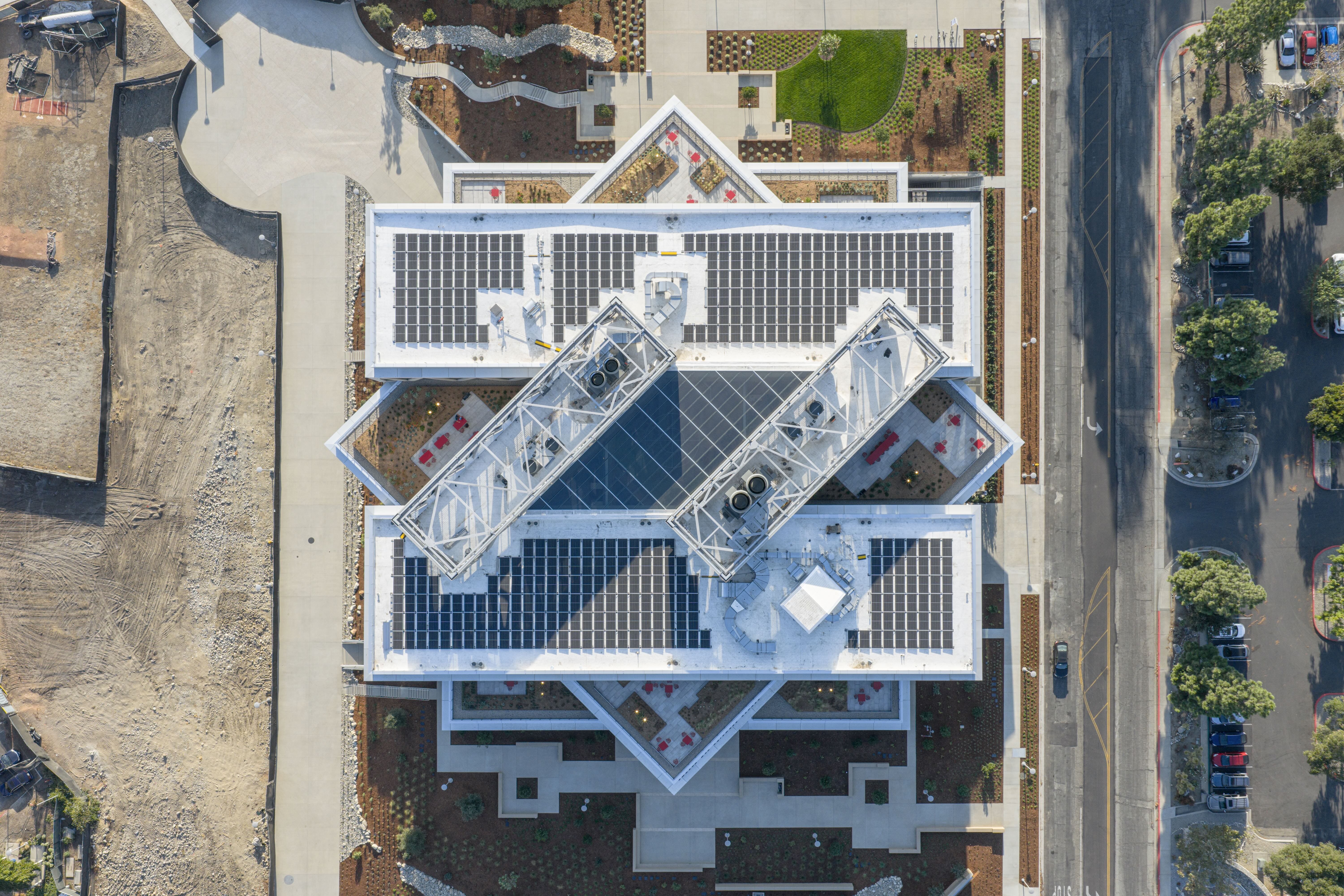 BIG’s rotated-block science center opens at Claremont McKenna College ...