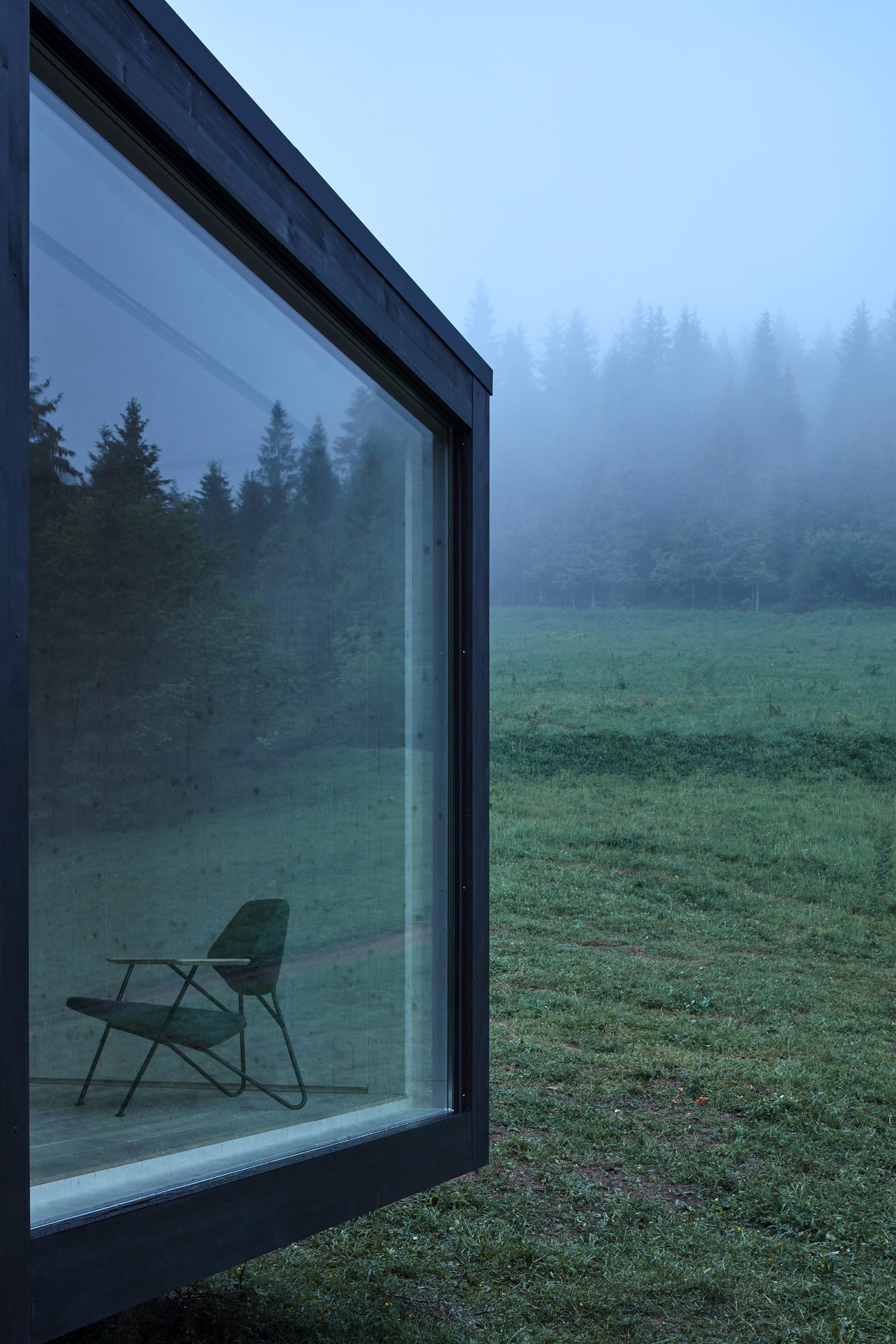 This 40m2 wilderness cabin by Ark Shelter Studio offers a cozy glamping ...