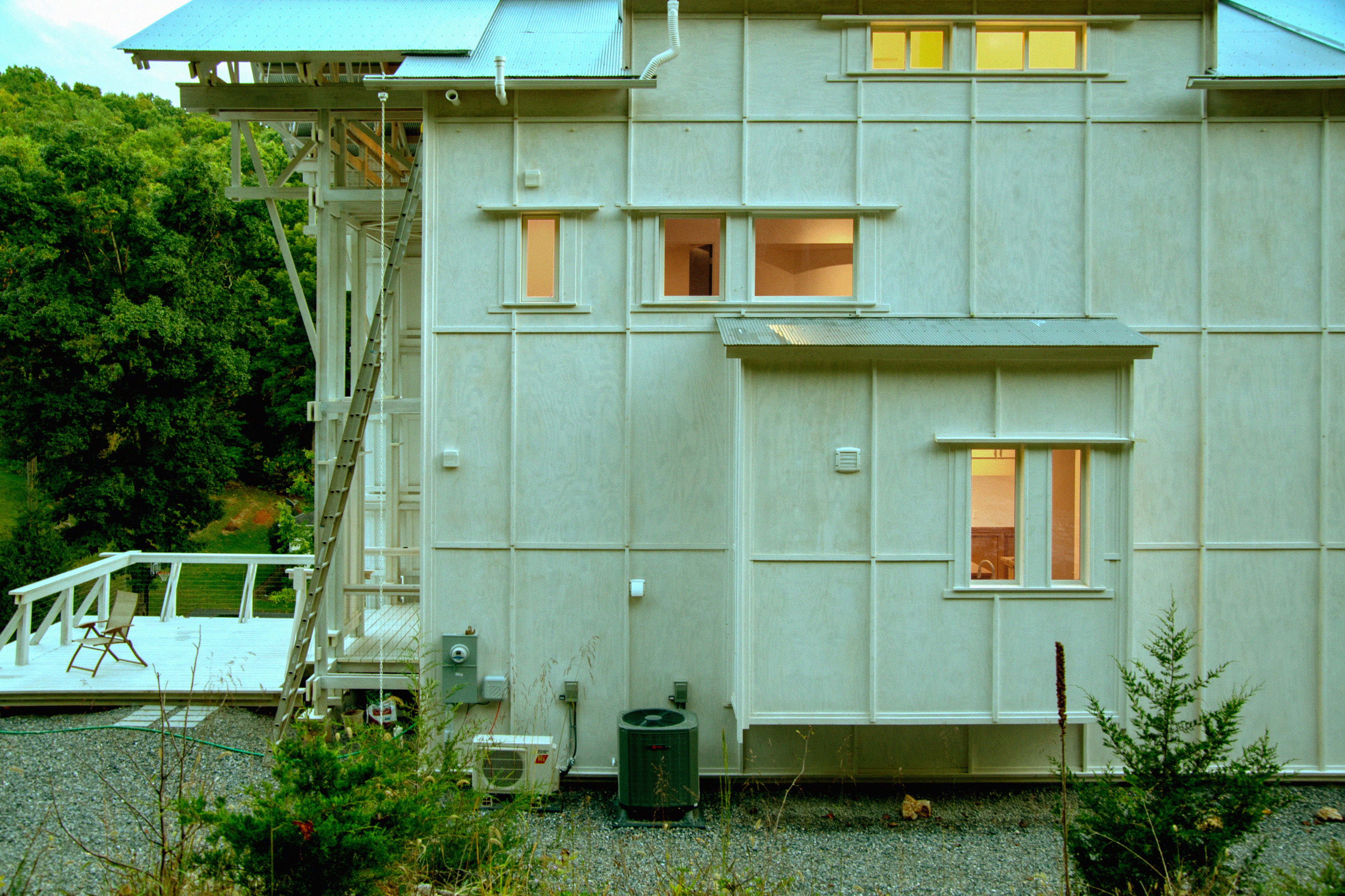 An off-kilter Virginia ‘DIY’ house that matches its designer’s ...