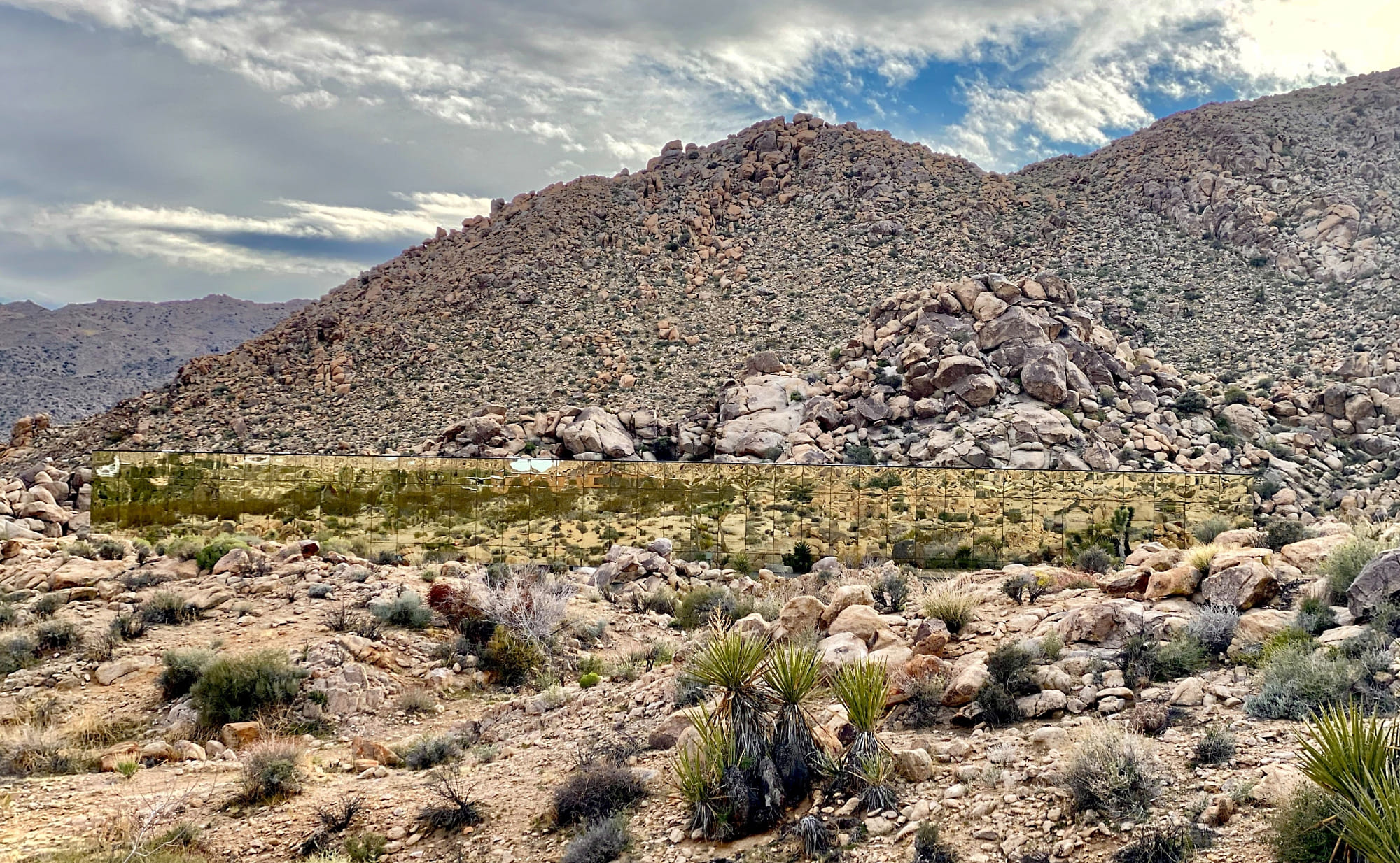 Joshua Tree’s mirrored Invisible House lists for $18 million | News ...