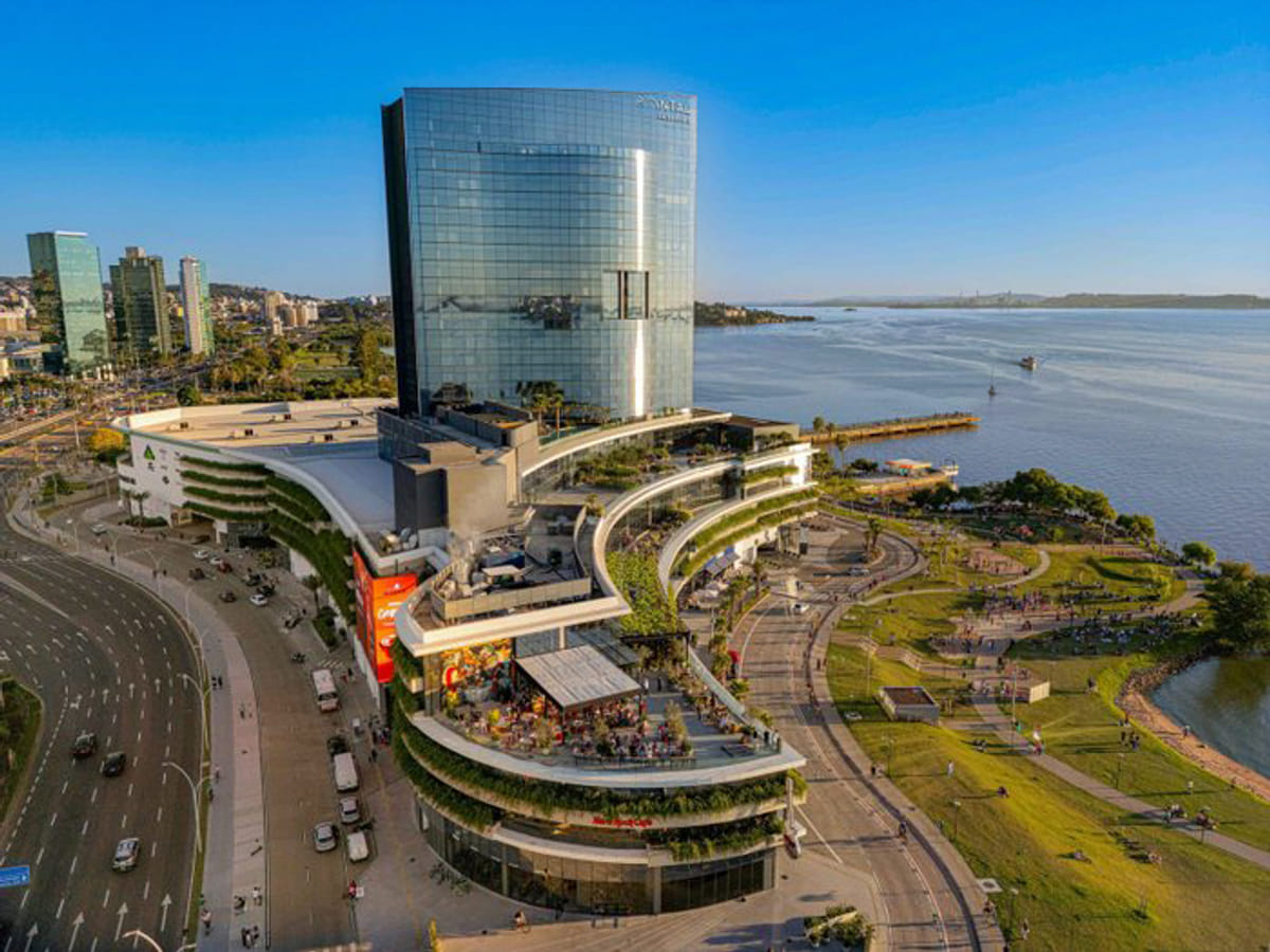 Estaleiro Só / Pontal Shopping - riverside park, amenities and luxury ...