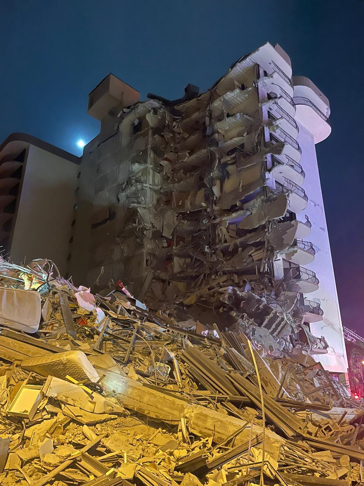 How the New York Times' 3D model of the Surfside condo collapse came ...