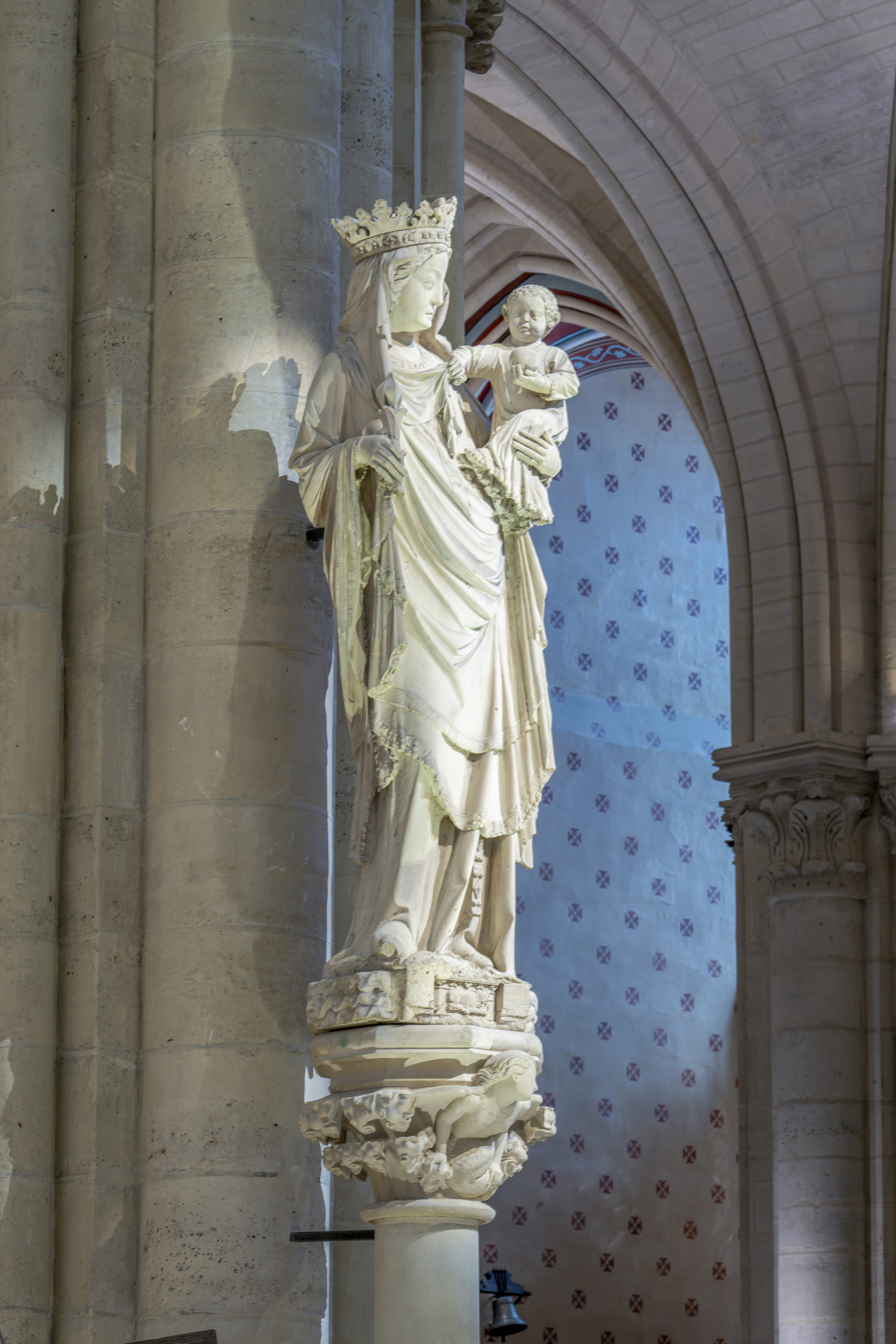 Take a first look inside the newly reopened Notre Dame cathedral ...