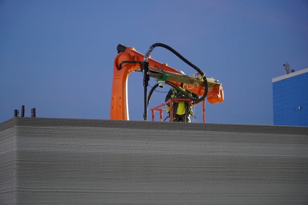 Watch these construction robots 3D print a Walmart extension in just ...