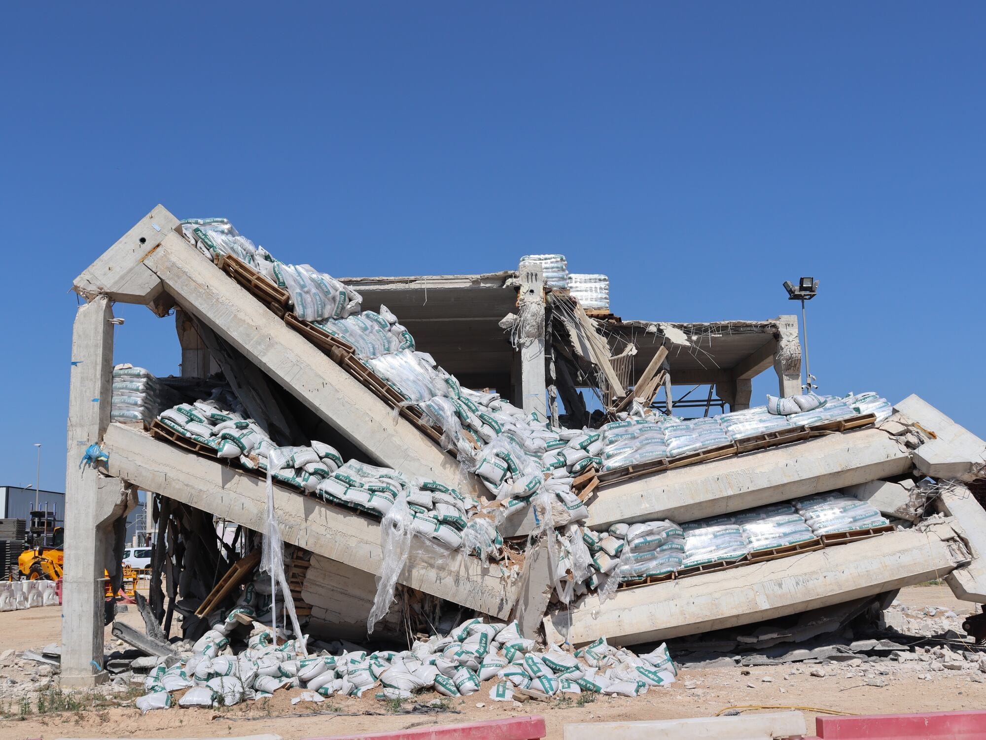 Lizard tails are effective at producing building collapse prevention ...