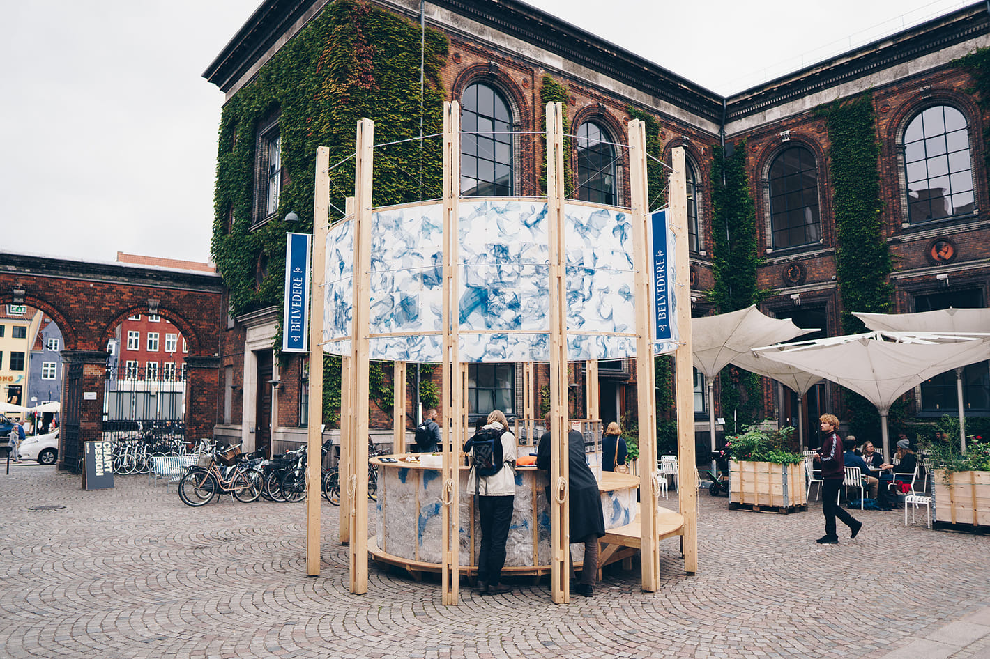 Pavilion featuring a modular loom weaving textiles wins the 2018 Chart ...