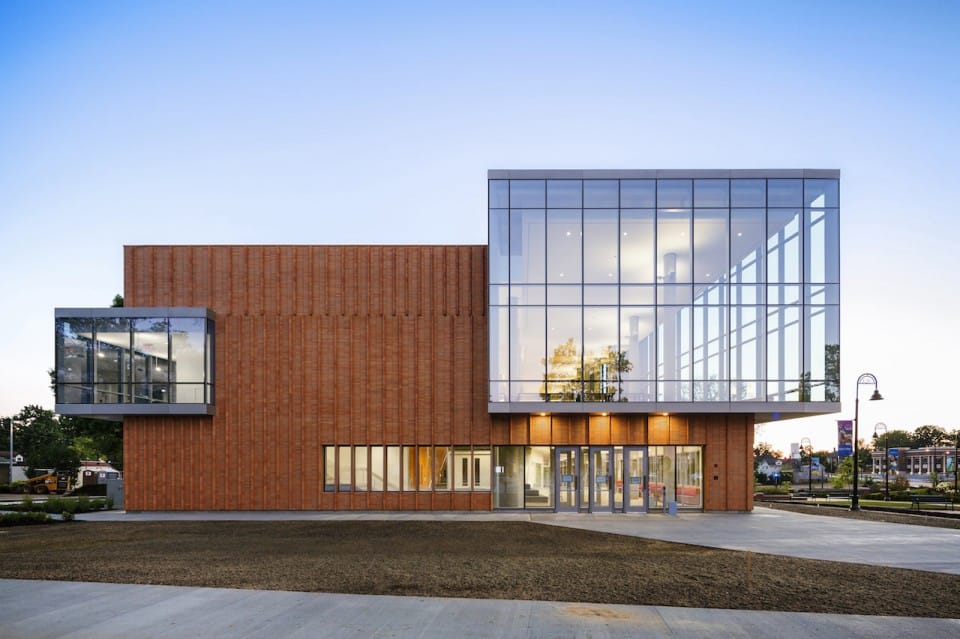 The WEISS/MANFREDI-designed Kent State Center for Architecture and ...