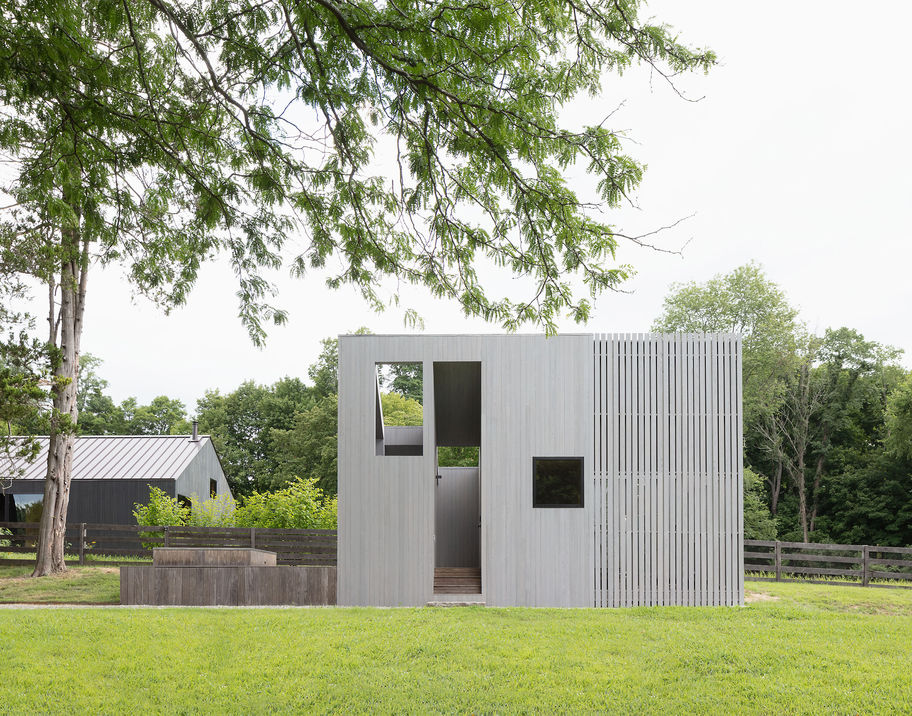 Worrell Yeung designs sleek porous spa shed for family home in upstate ...