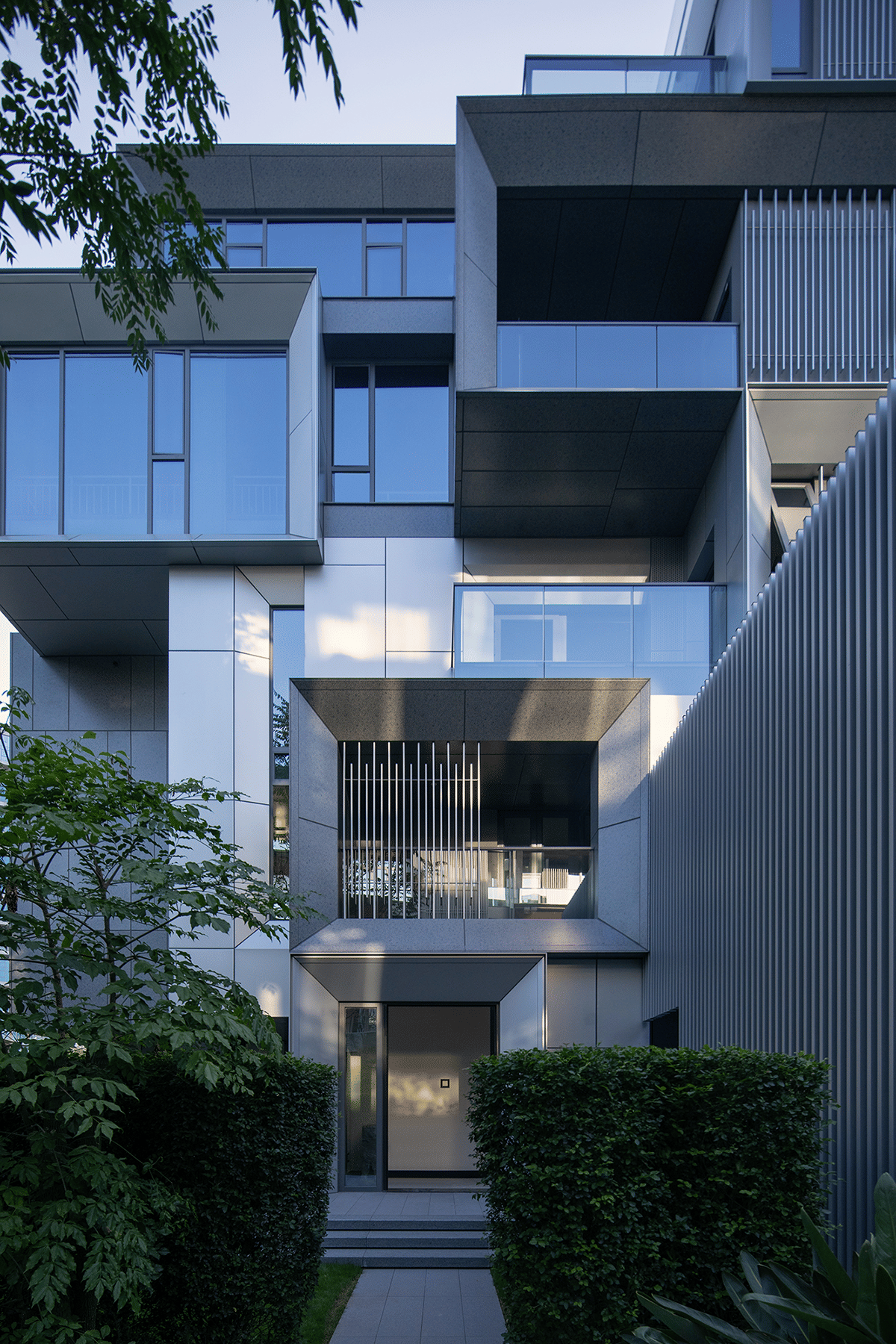 Chengdu Luxelakes Blackstone Island: Vertical Five-Unit Villas | line+ ...