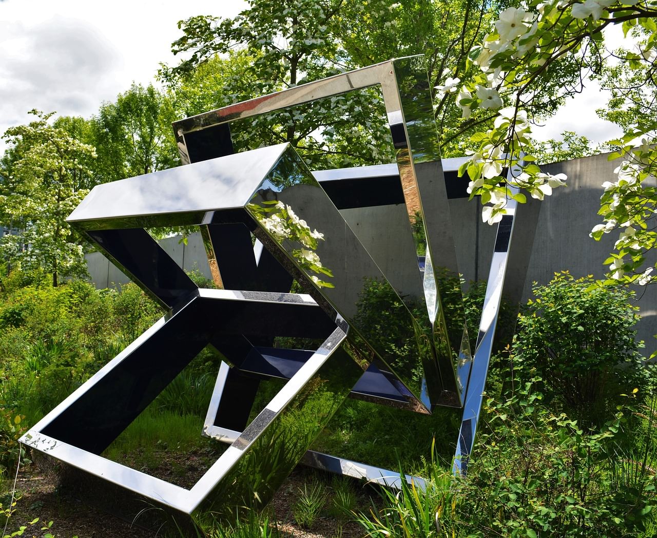 Monumental sculptor Beverly Pepper has died at age 97 | News | Archinect