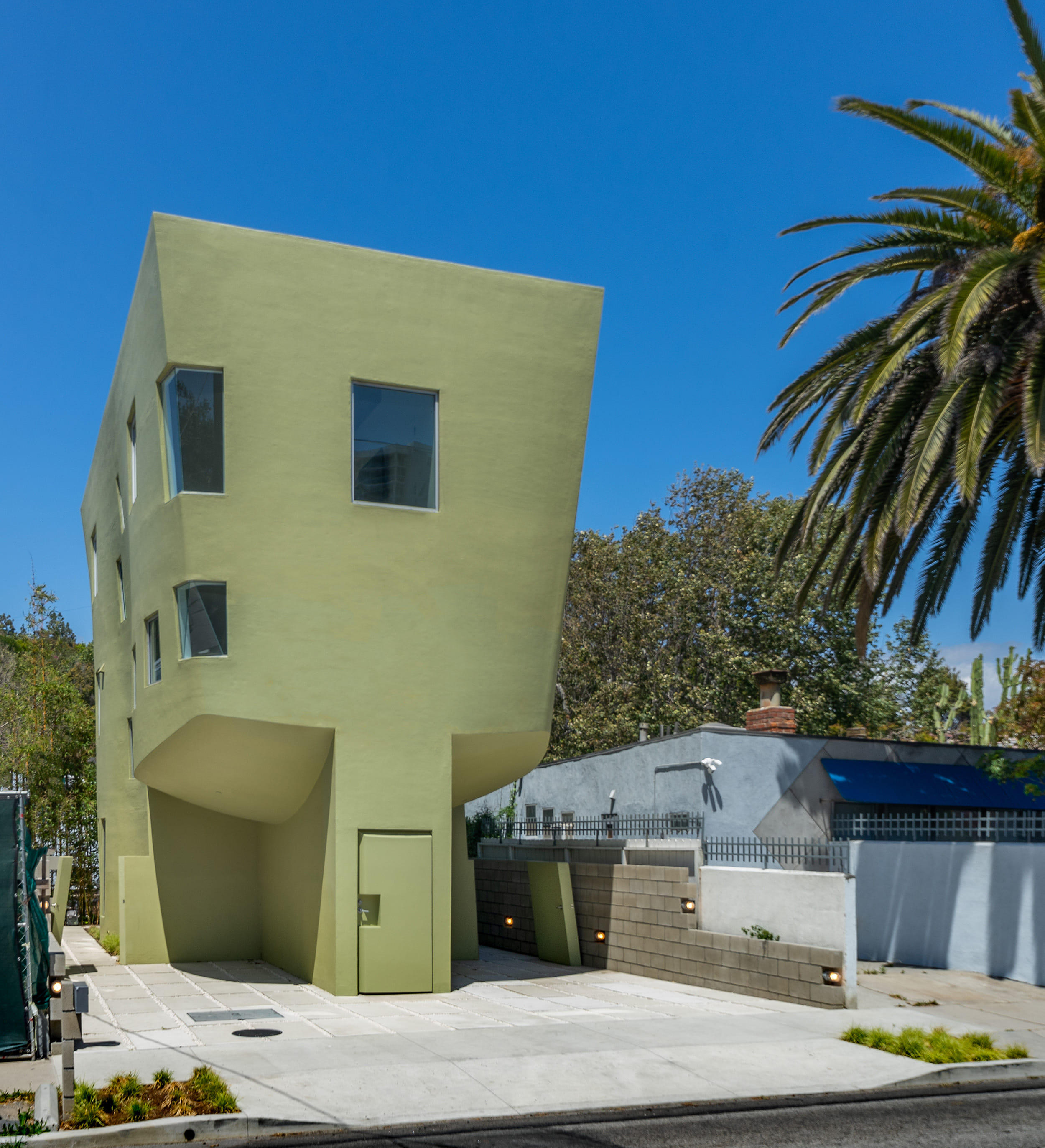 Eric Owen Moss reveals his corner-bending A+M private residence in the ...