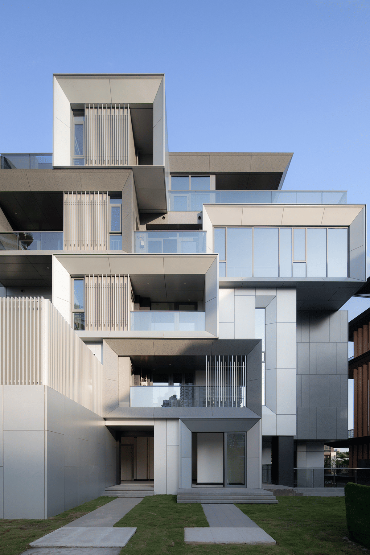 Chengdu Luxelakes Blackstone Island: Vertical Five-Unit Villas | line+ ...