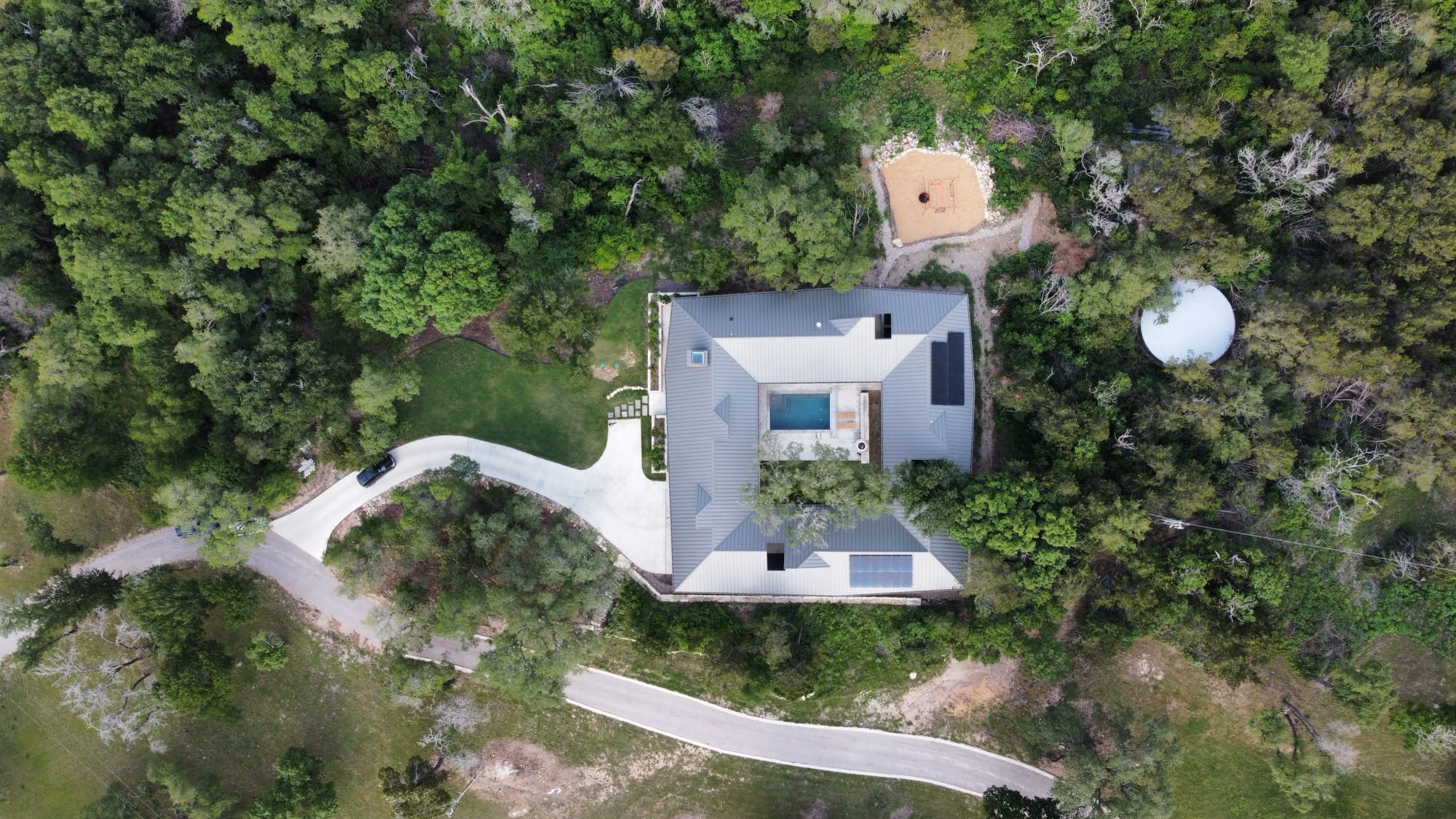 Murray Legge completes sustainable courtyard home that plays on Texas ...