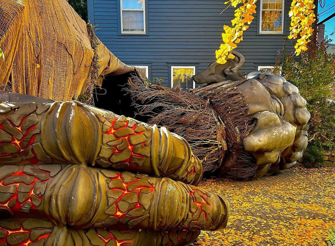 A Massachusetts architect is drawing crowds with impressive Halloween ...