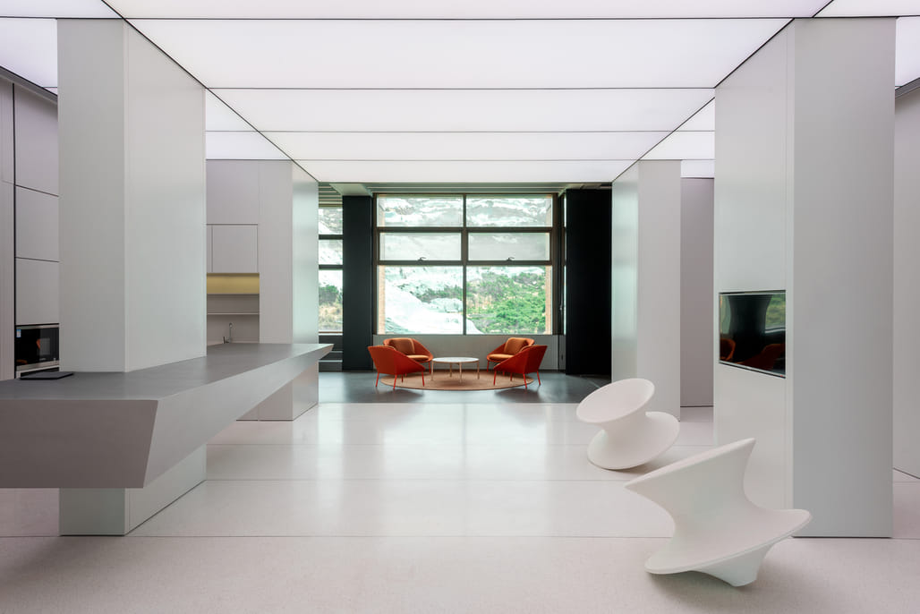 What color are your office walls? How color and lighting shapes mood ...