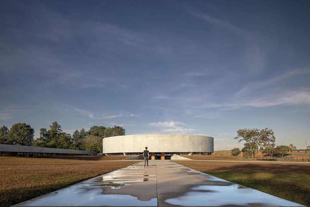 ARQBR Arquitetura e Urbanismo brings a circular concrete church to ...