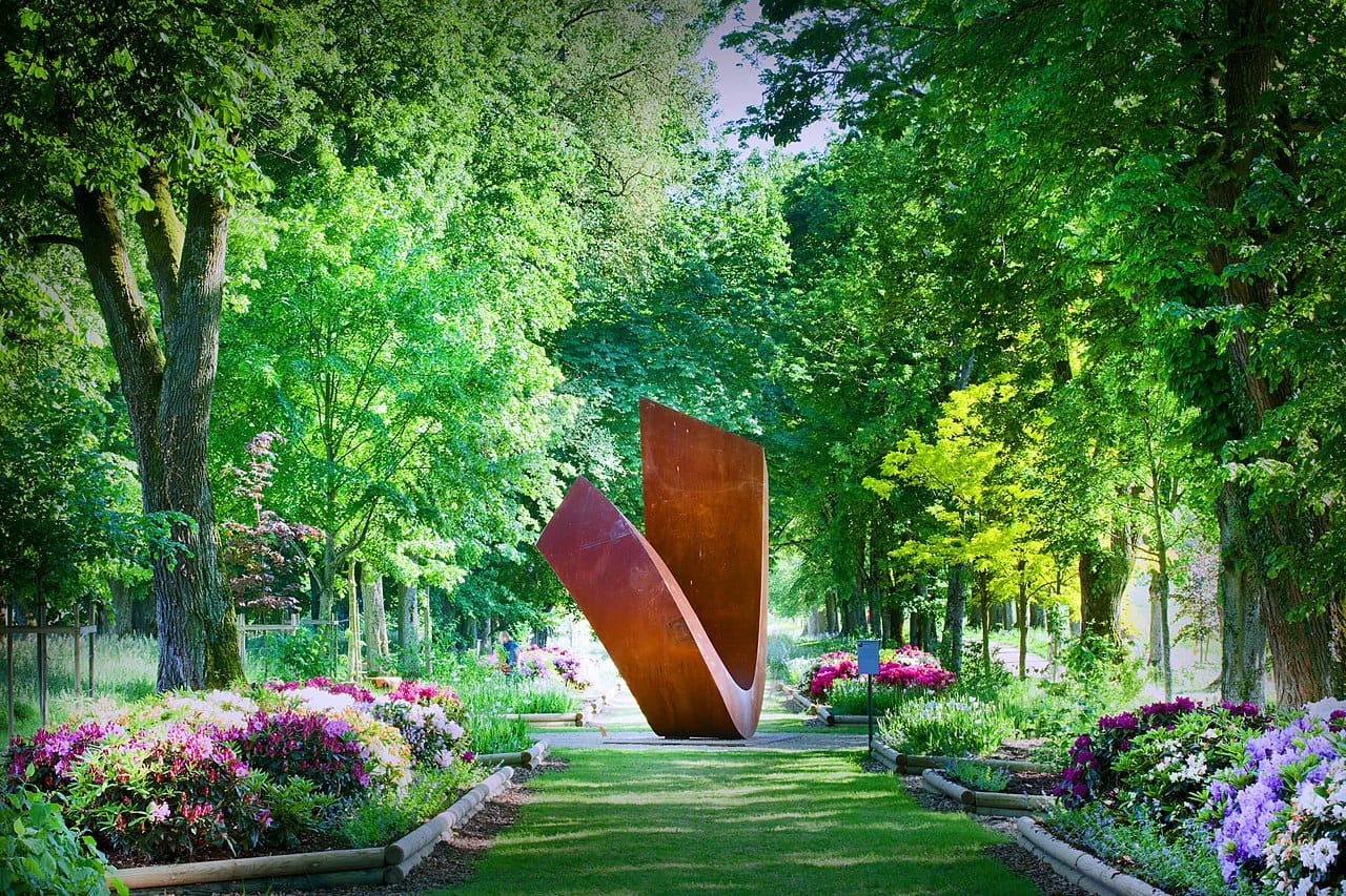 Monumental sculptor Beverly Pepper has died at age 97 | News | Archinect