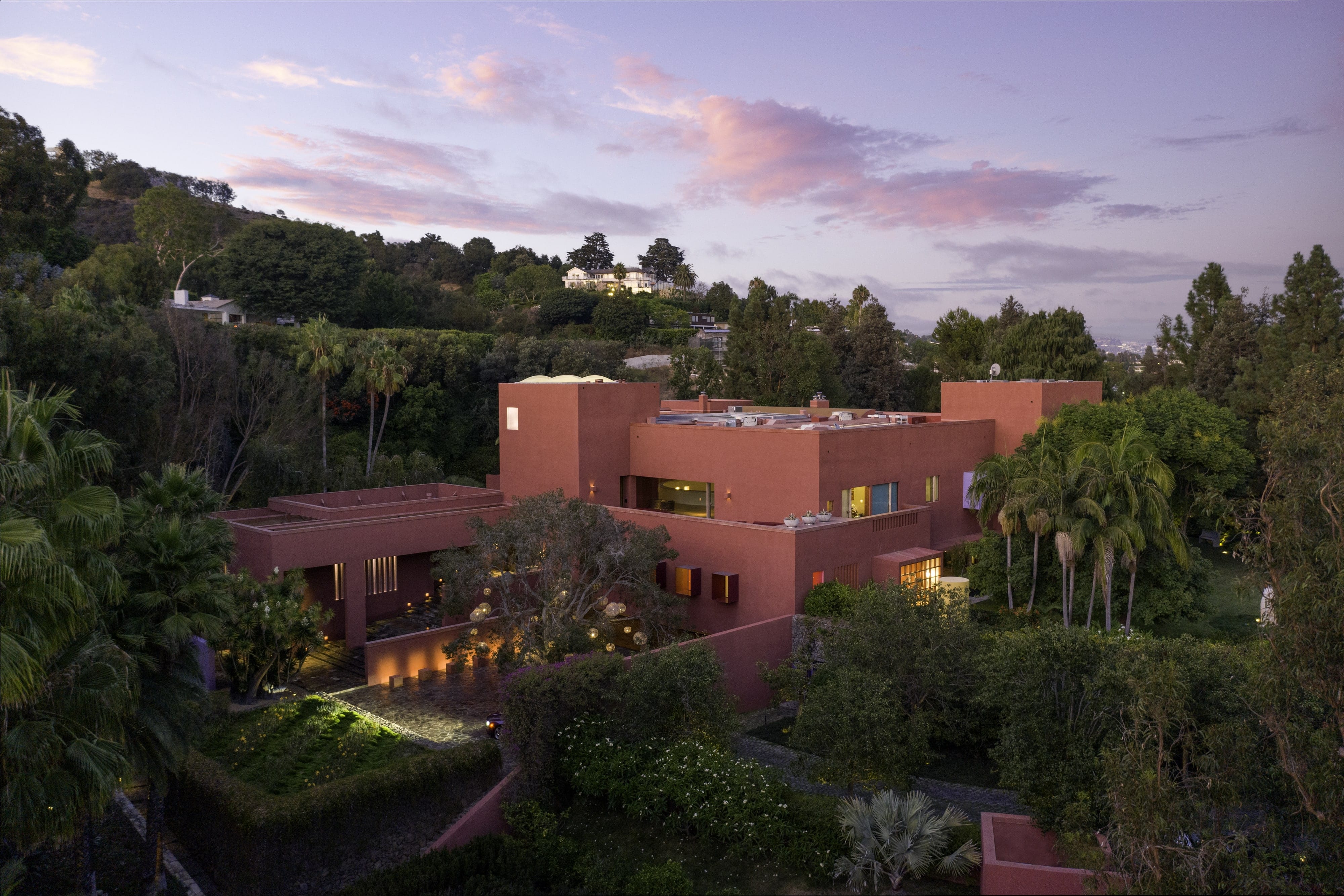This Ricardo Legorreta-designed mansion in Los Angeles will run you $77 ...