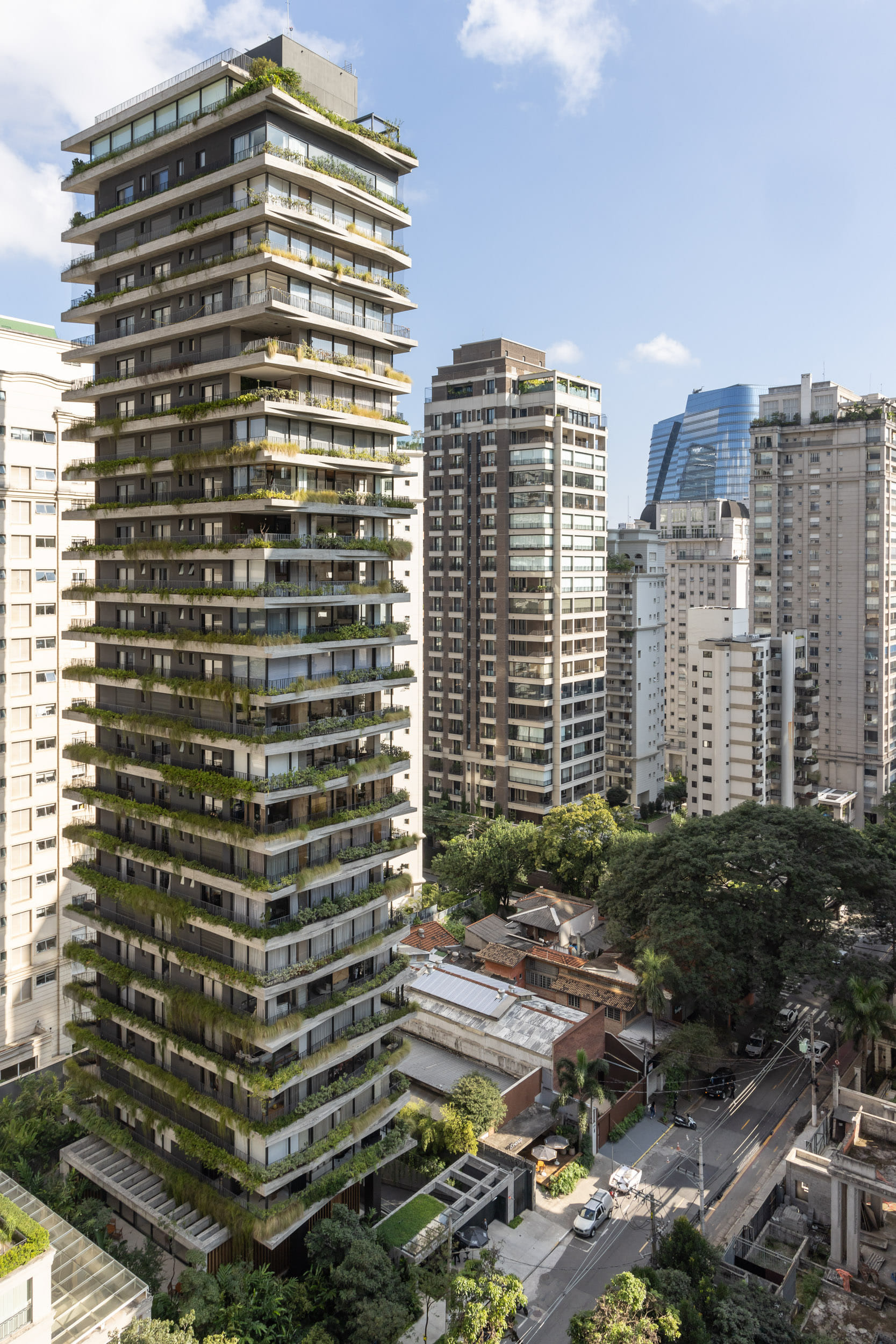 Leopoldo 1201 Building Landscaping | Rodrigo Oliveira Paisagismo ...