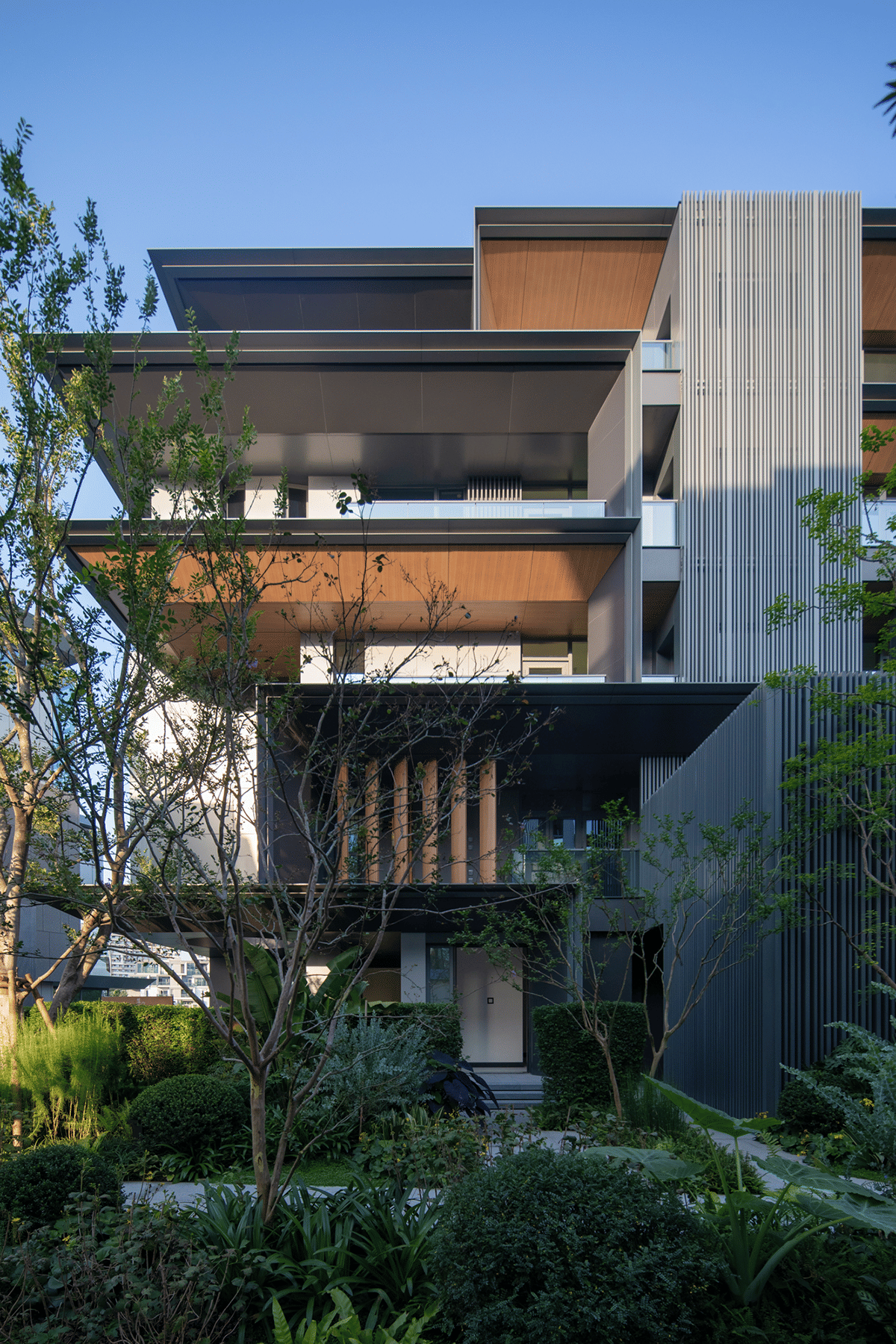 Chengdu Luxelakes Blackstone Island: Vertical Five-Unit Villas | line+ ...
