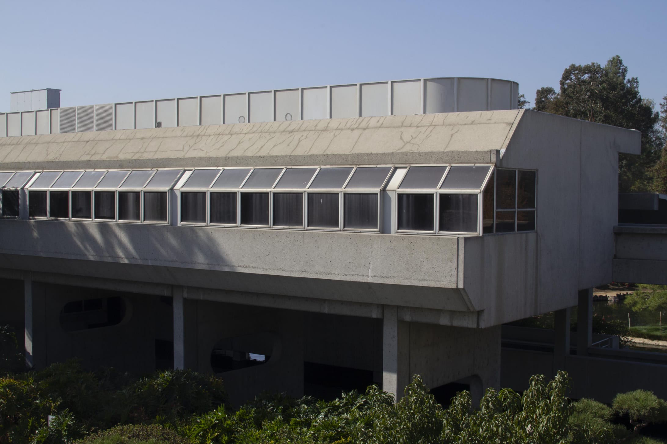 Spaceship or Water Recycling Plant? Inside Anthony Lumsden's Toilet ...