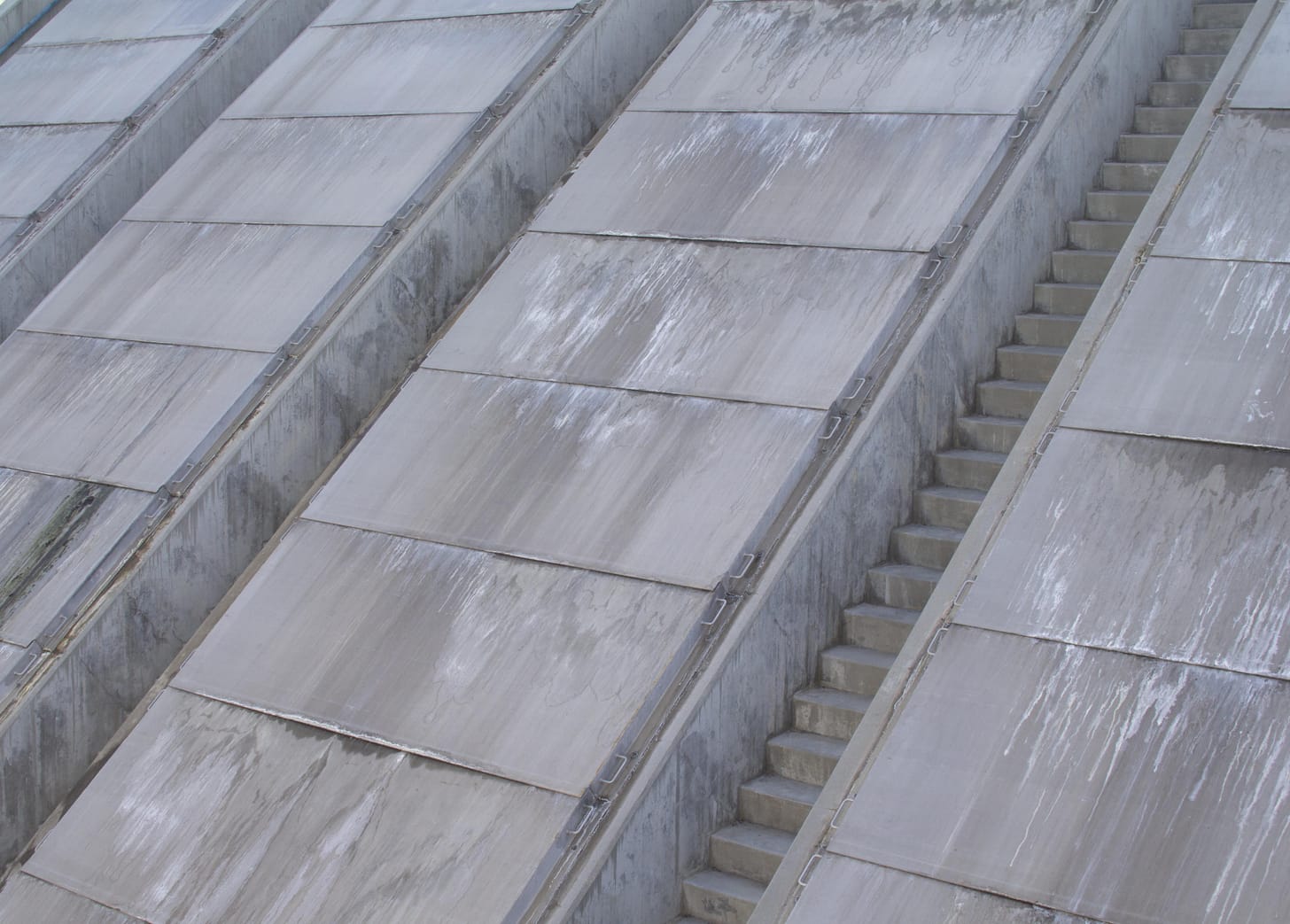 Spaceship or Water Recycling Plant? Inside Anthony Lumsden's Toilet ...