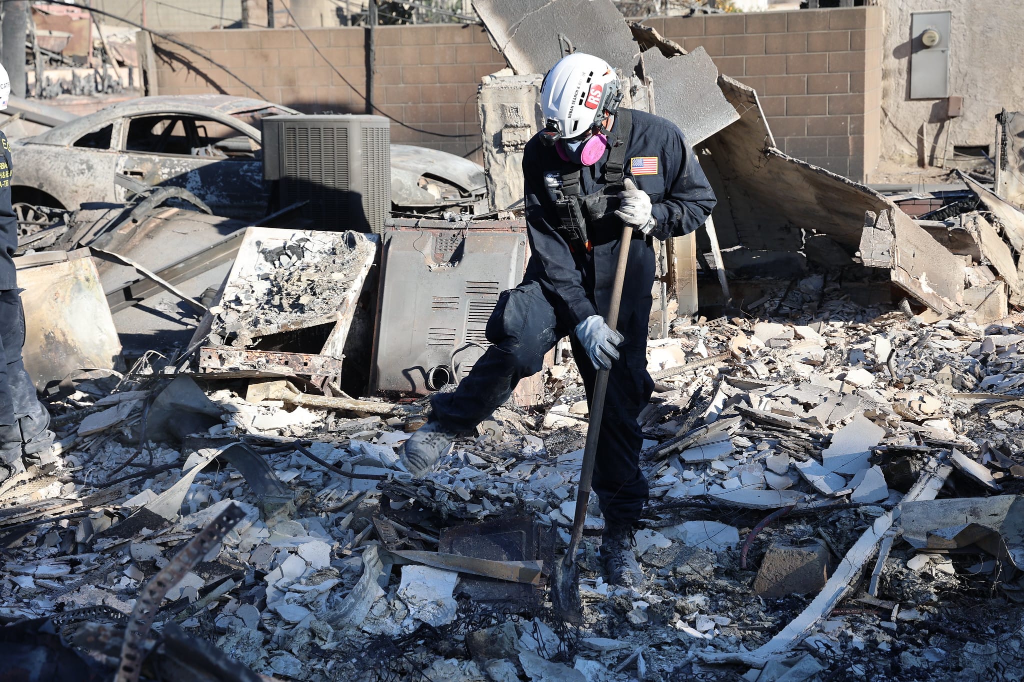 LA begins messy fire debris removal process | News | Archinect