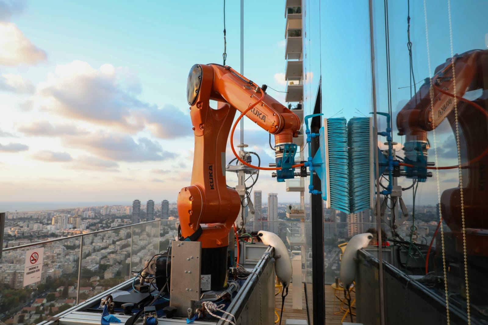 Meet New York City's window-washing robot | News | Archinect