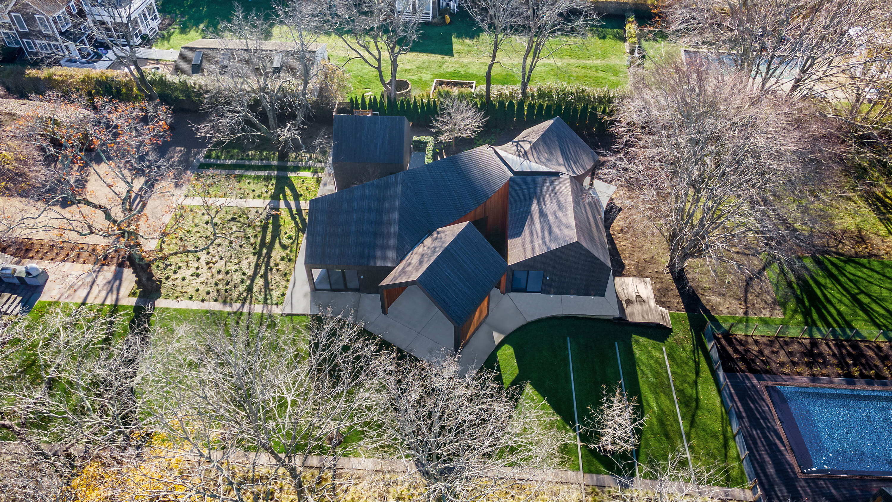 Six modules and an undulating roof come together for new residence by ...