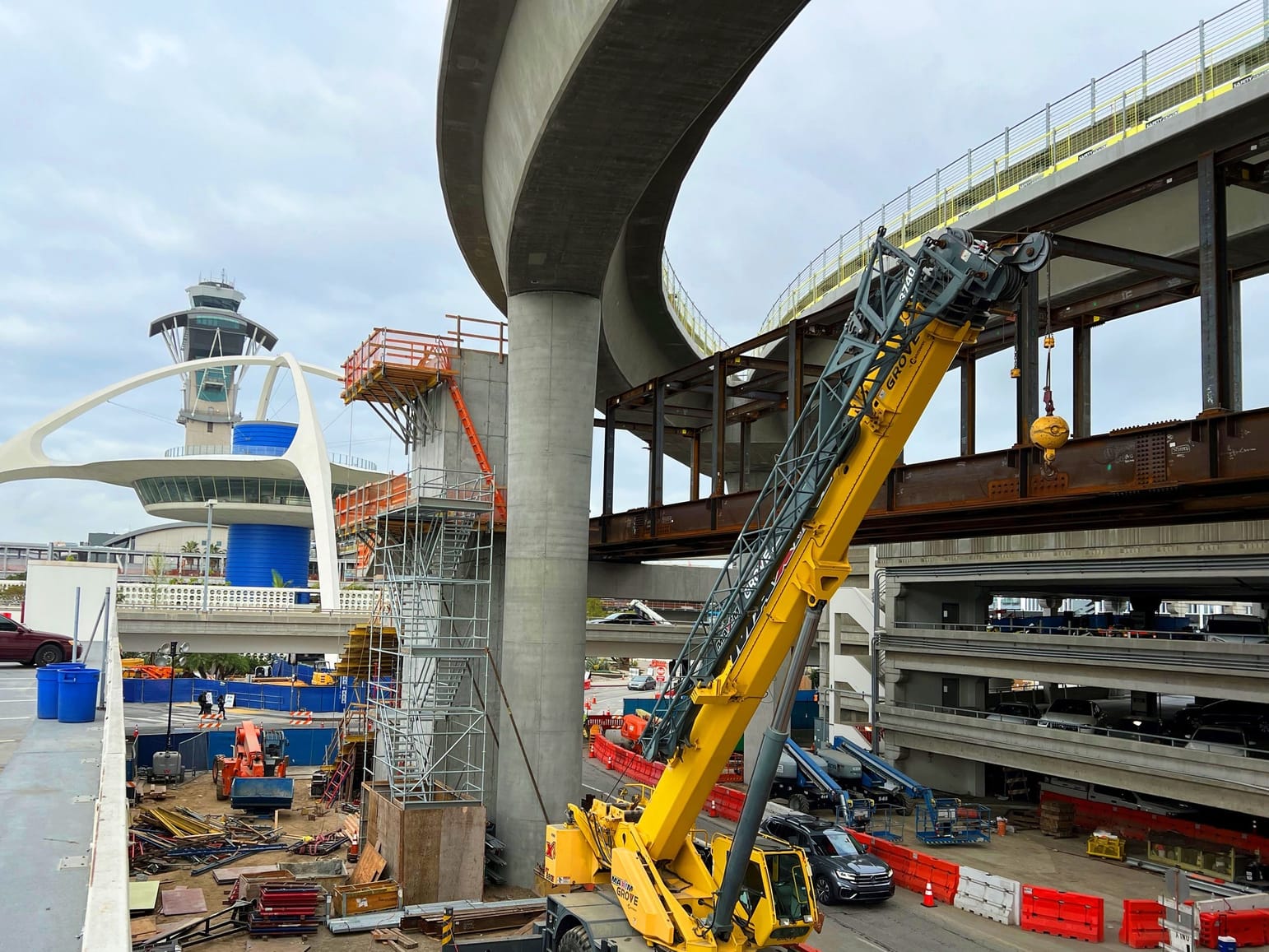 LAX's Automated People Mover reaches another construction milestone ...