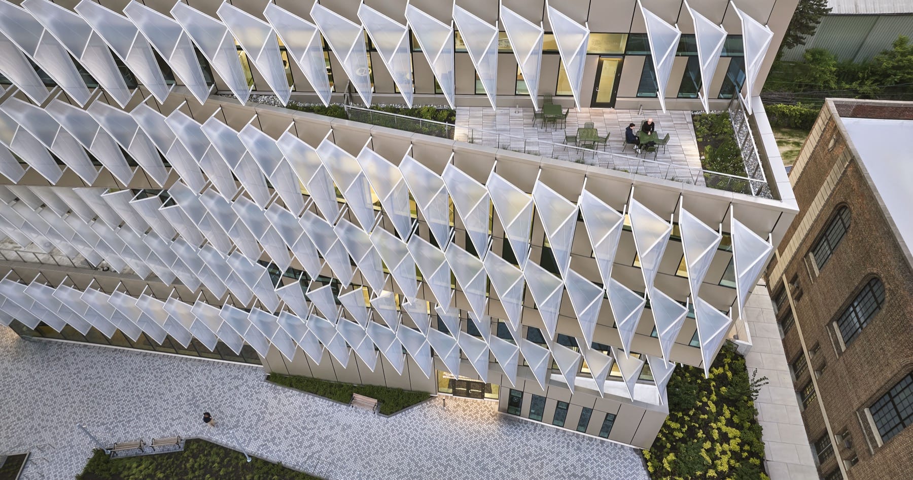 Behnisch Architekten completes UPenn laboratory with ETFE sunshades ...