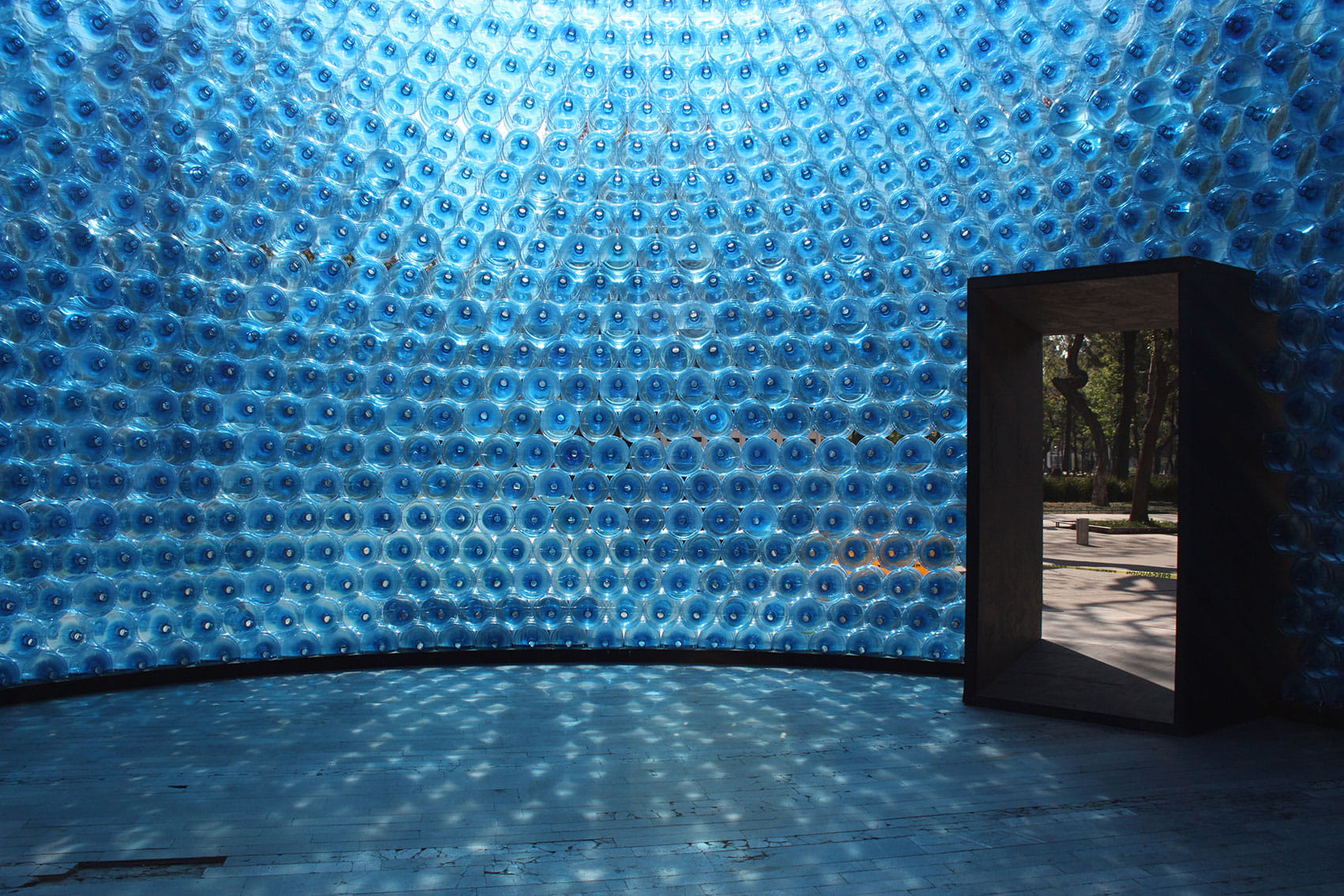 A plastic pavilion dazzles in Mexico City through innovation and ...